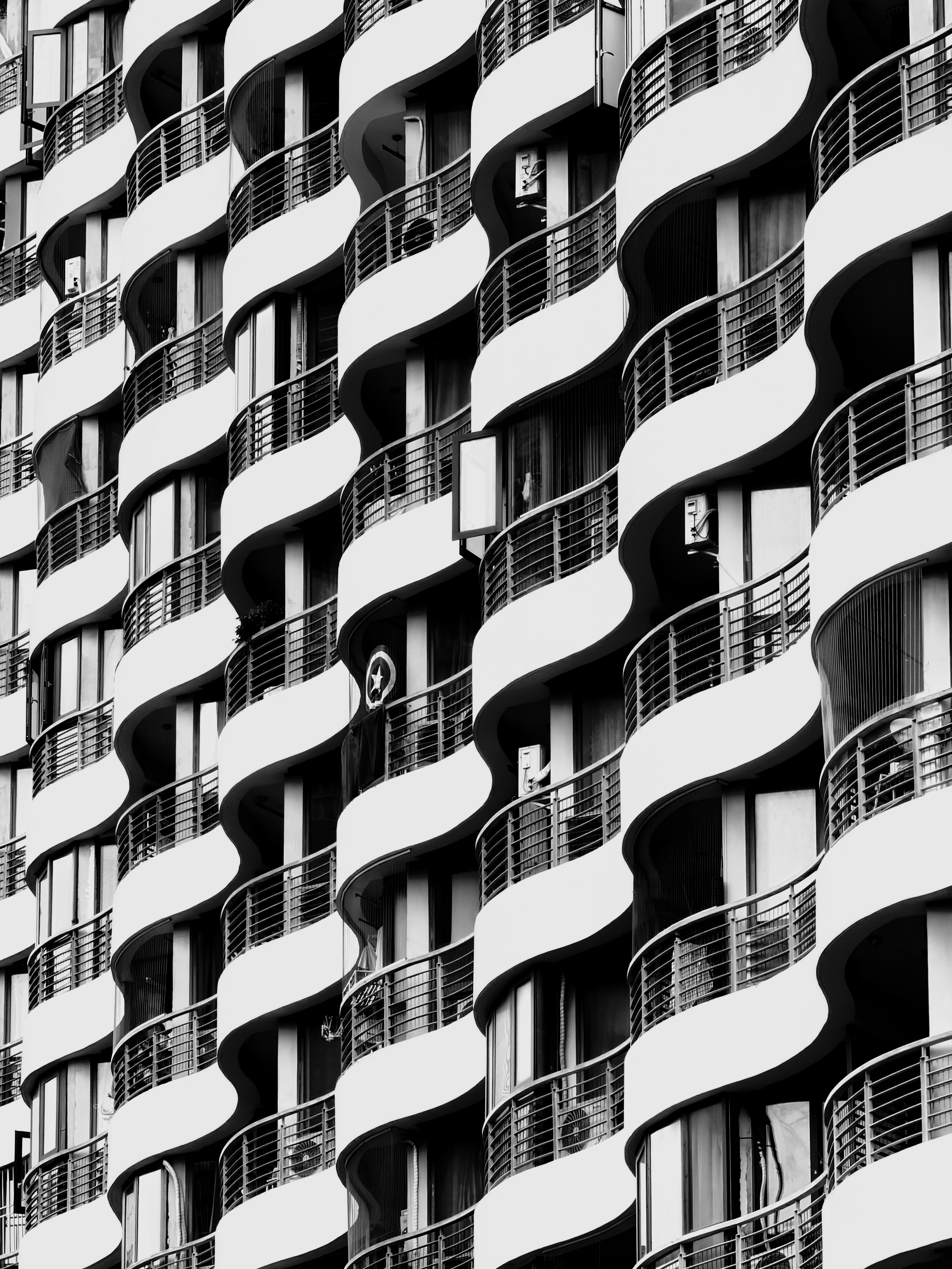 Waves of Windows: A Monochrome Facade Rhythm
