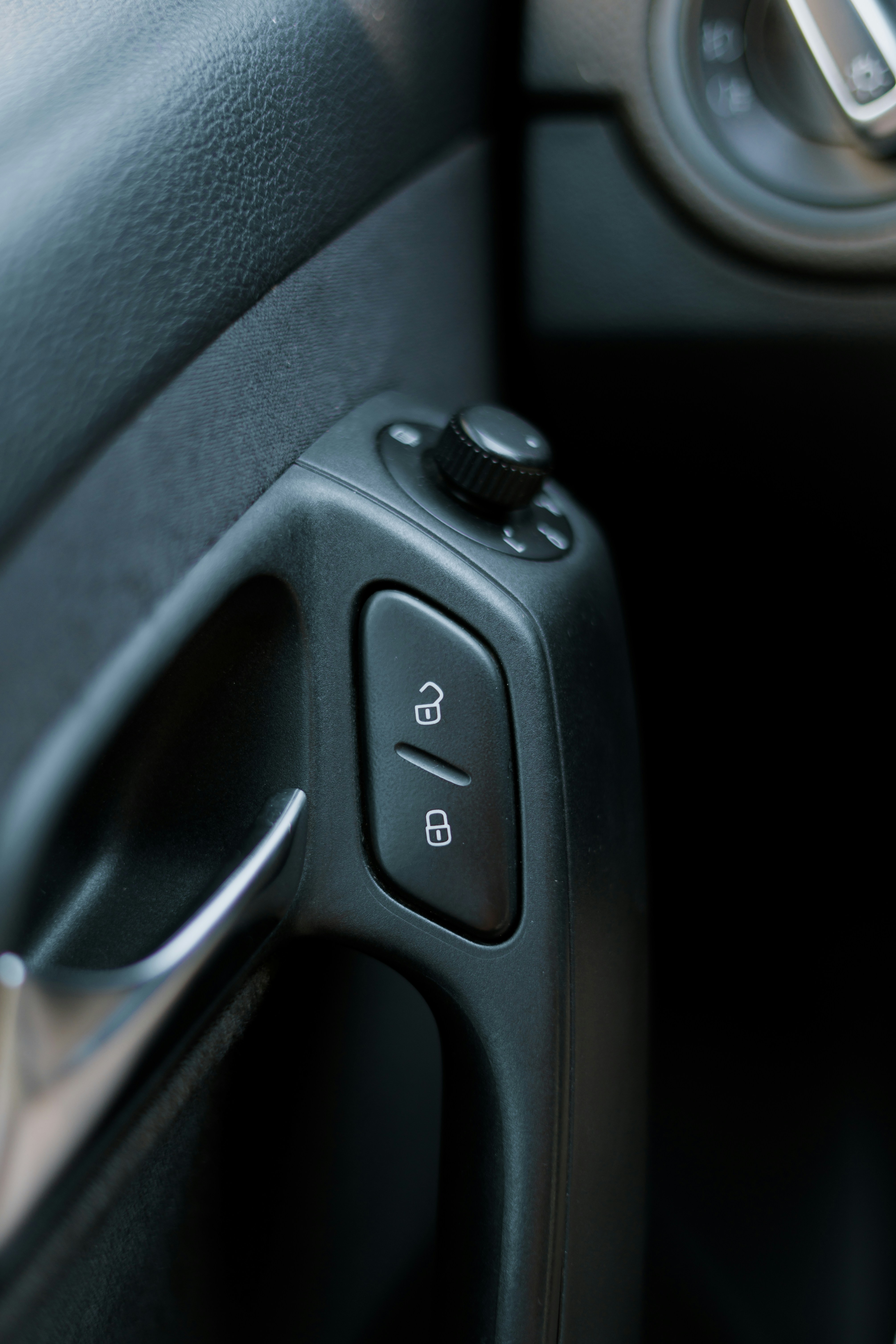 Inside a Car: The Power Window of Quiet Precision