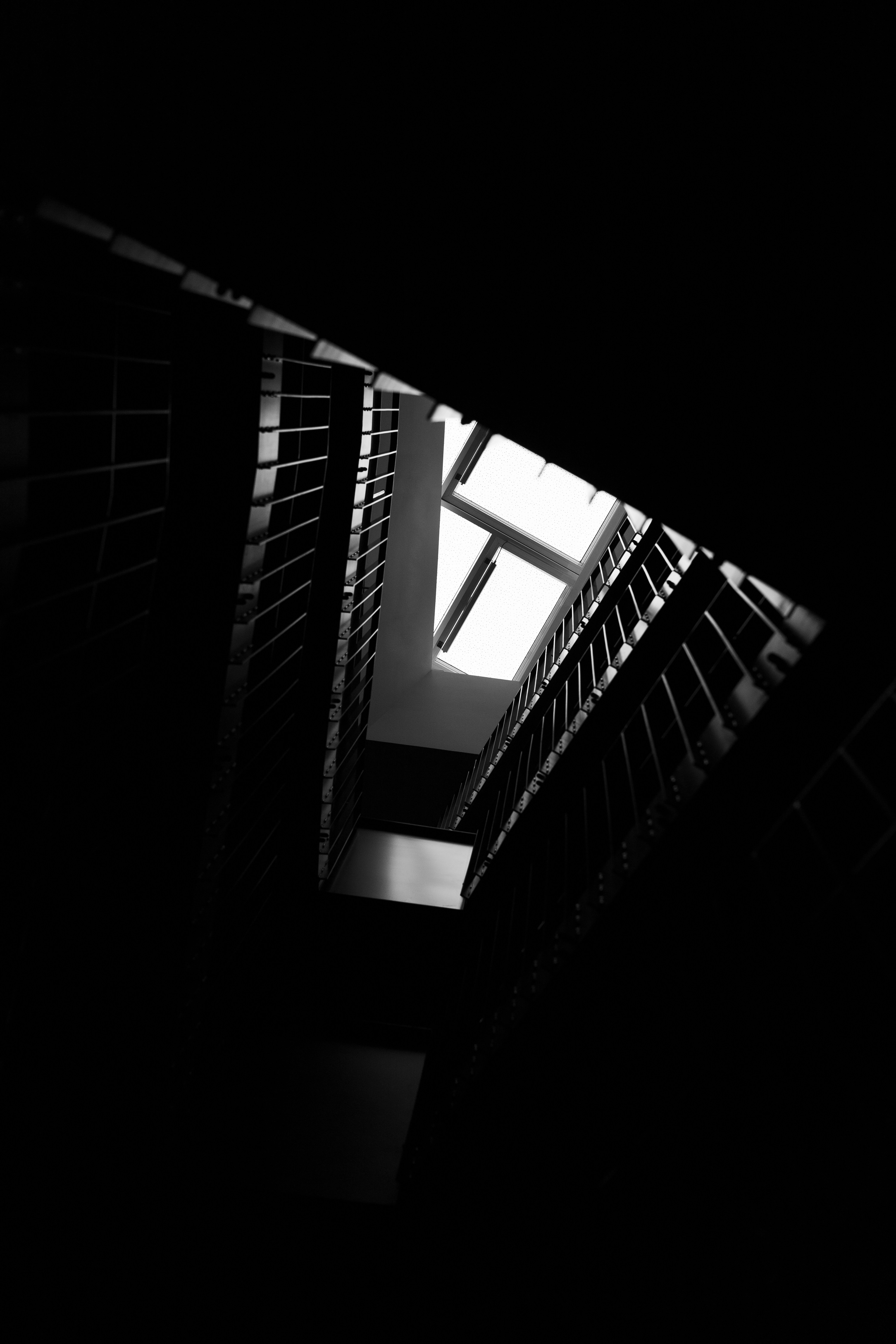 Chiaroscuro Atrium: A Geometric Descent Through Shadowed Rails