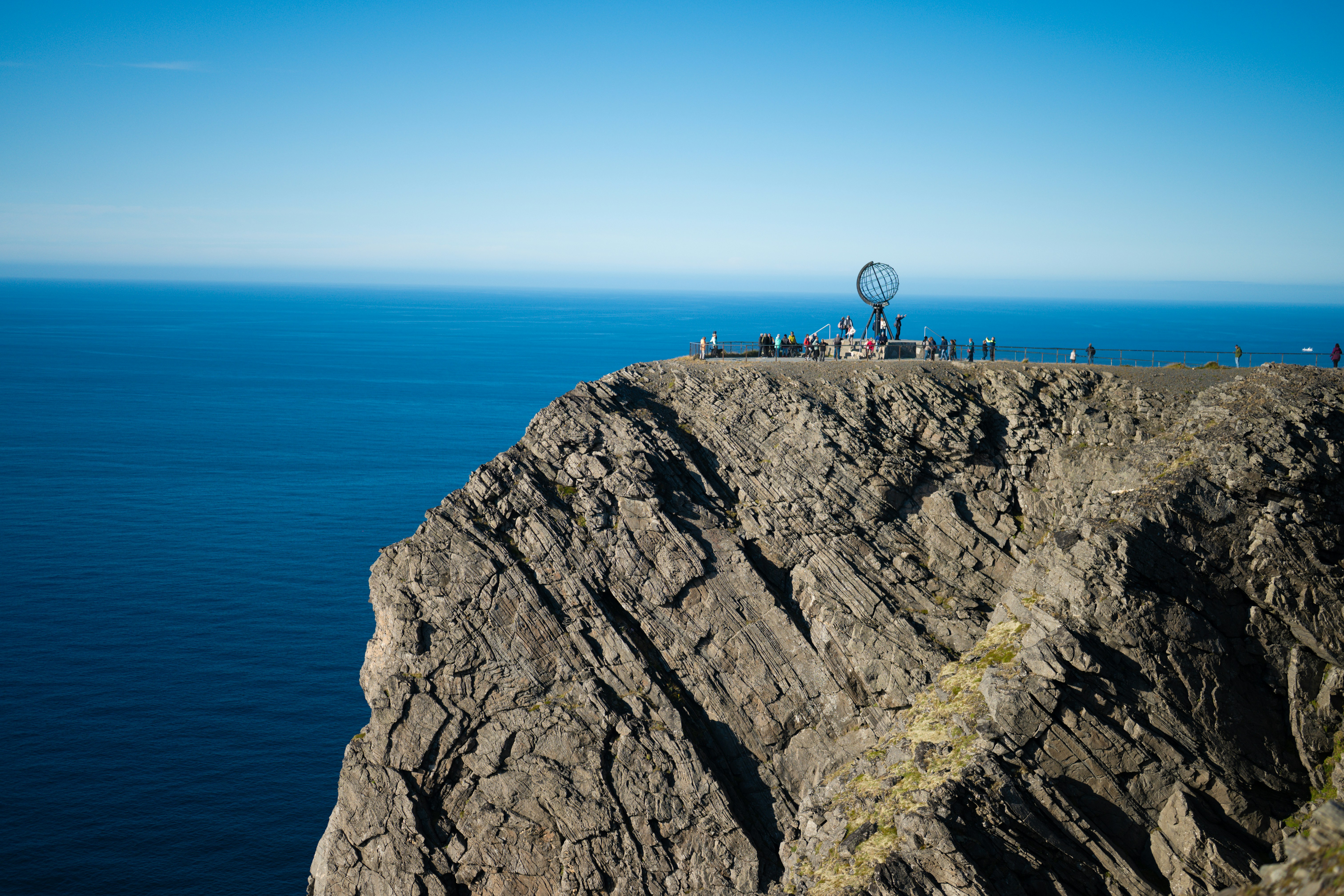 Crowning Cliff: Viewpoint at the Edge of the World