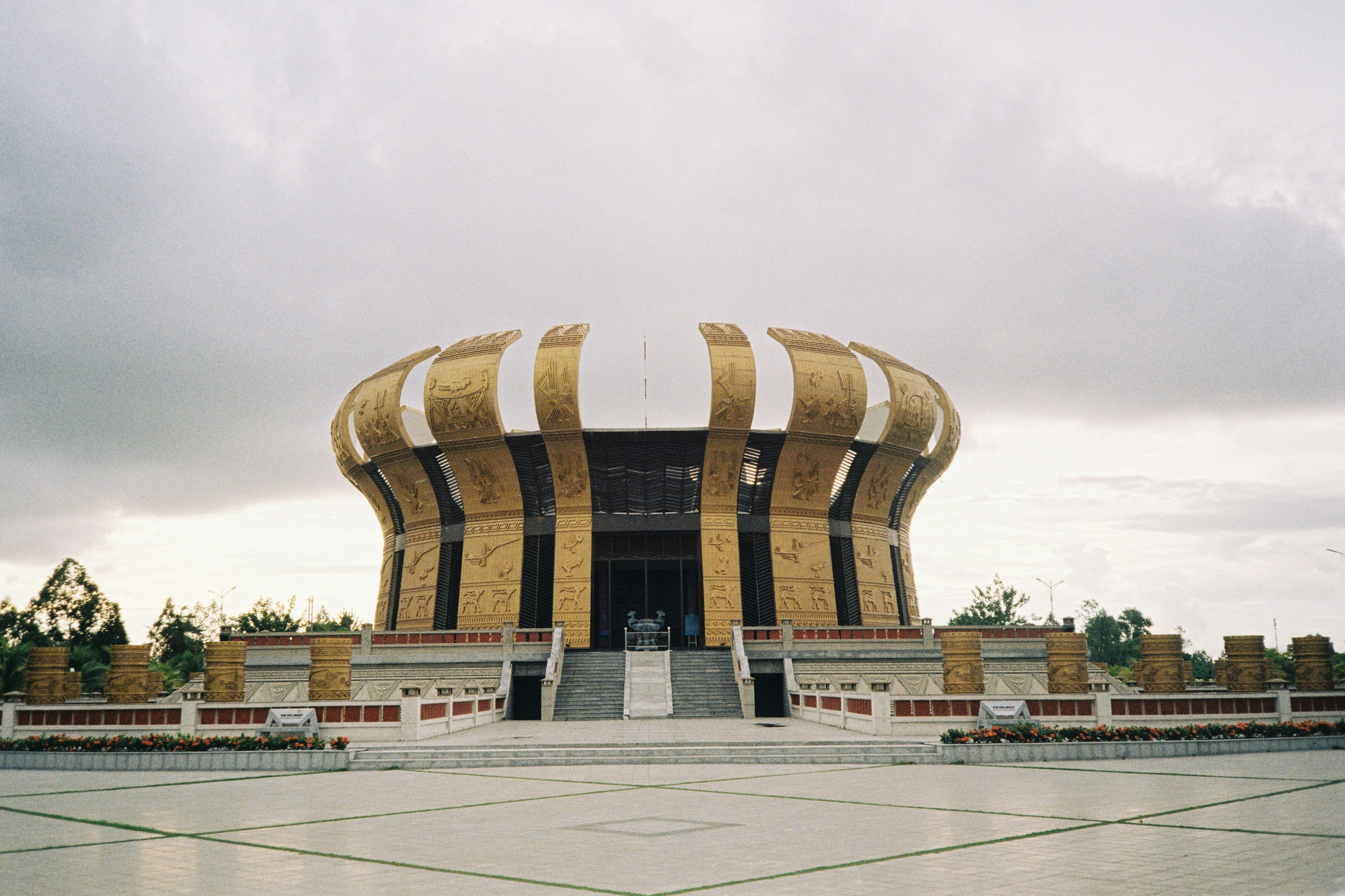 The Circular Monolith: Architecture Crowned by Stone Ribbons