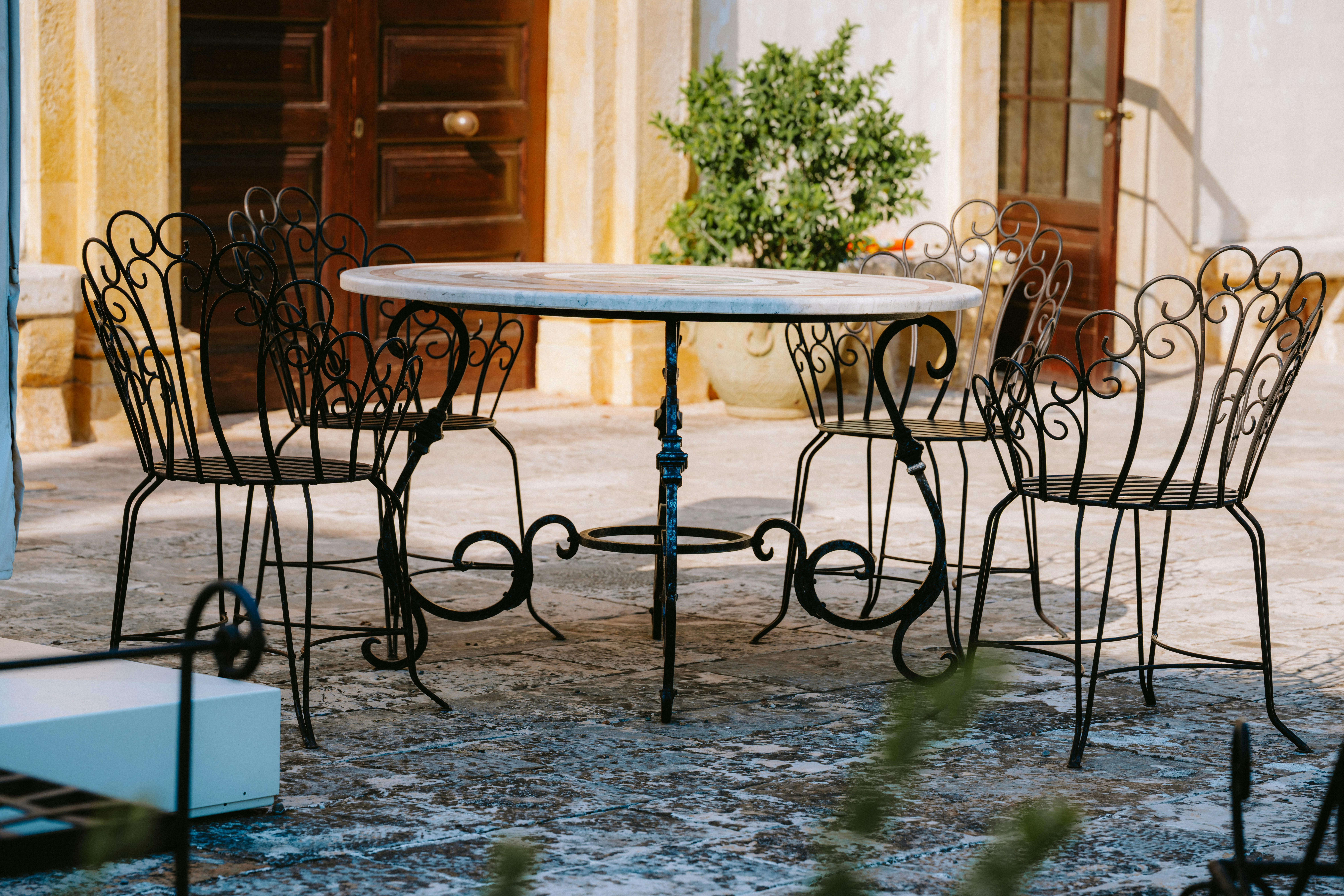 Iron-and-writtable Terrace: A Quiet Courtyard Gathering