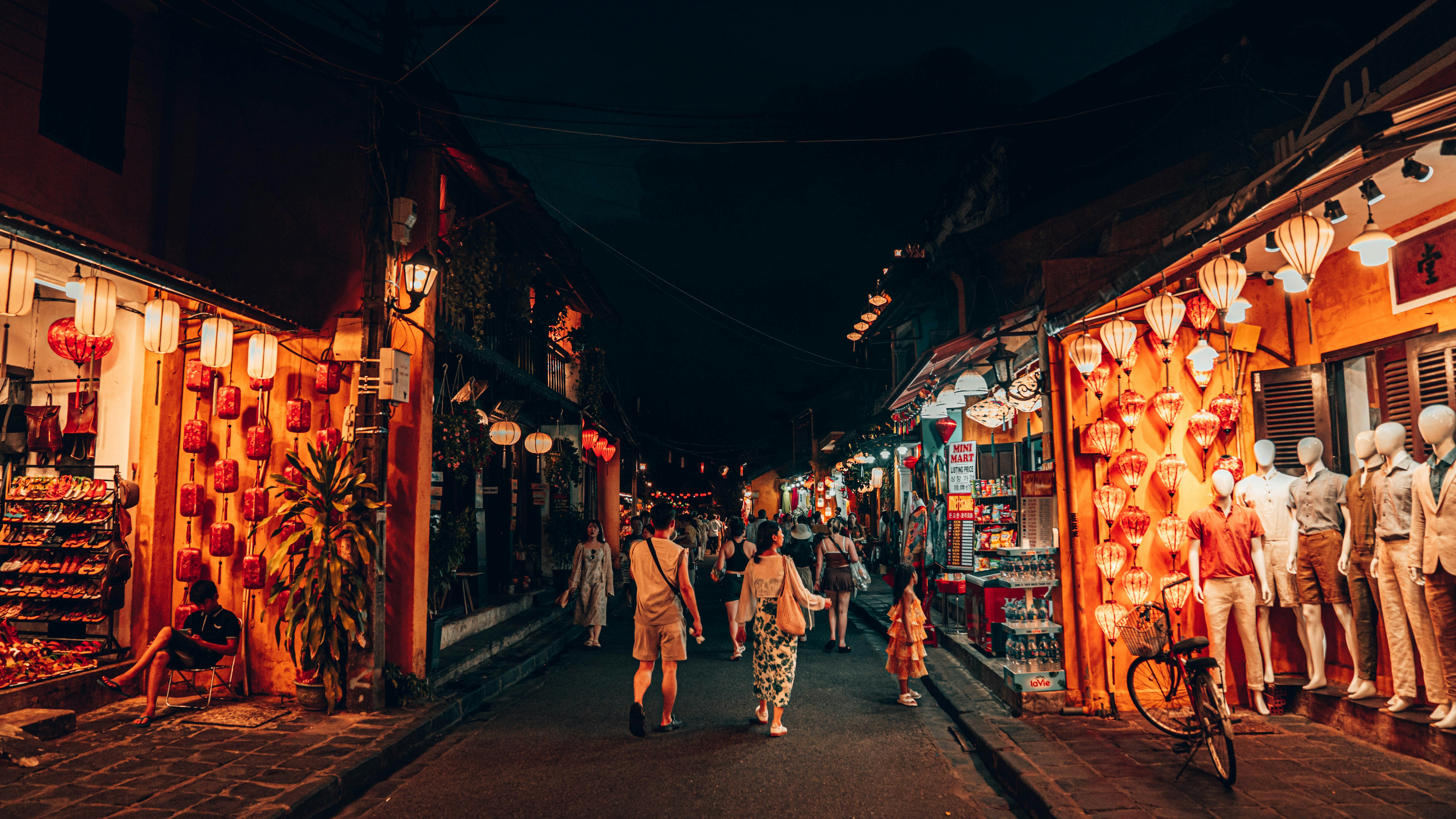 Night Market Lanterns: A Dawn of Color in the Alleyways