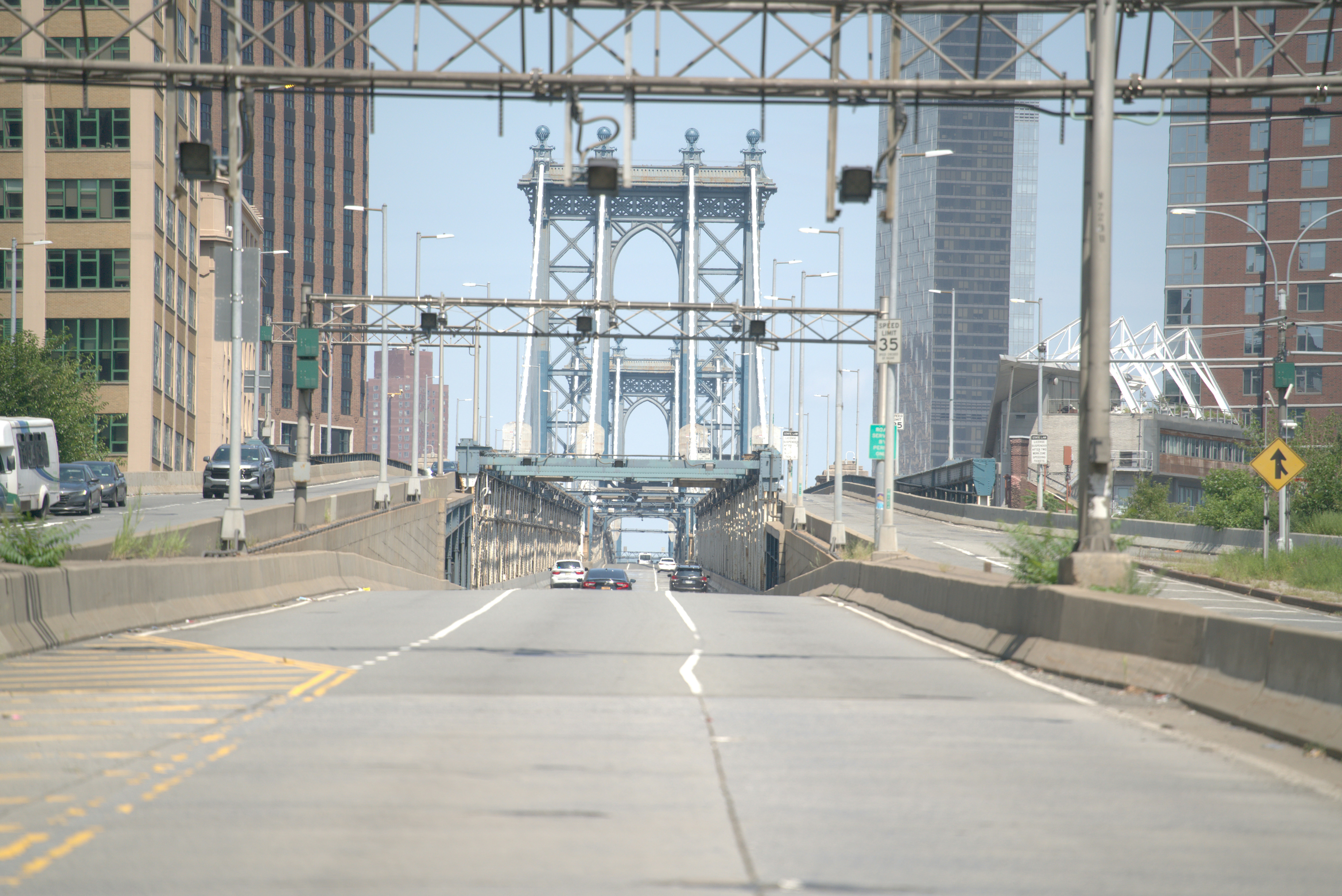 Crossing the Steel Arc: City Bridge Framing toward the Riverside Core