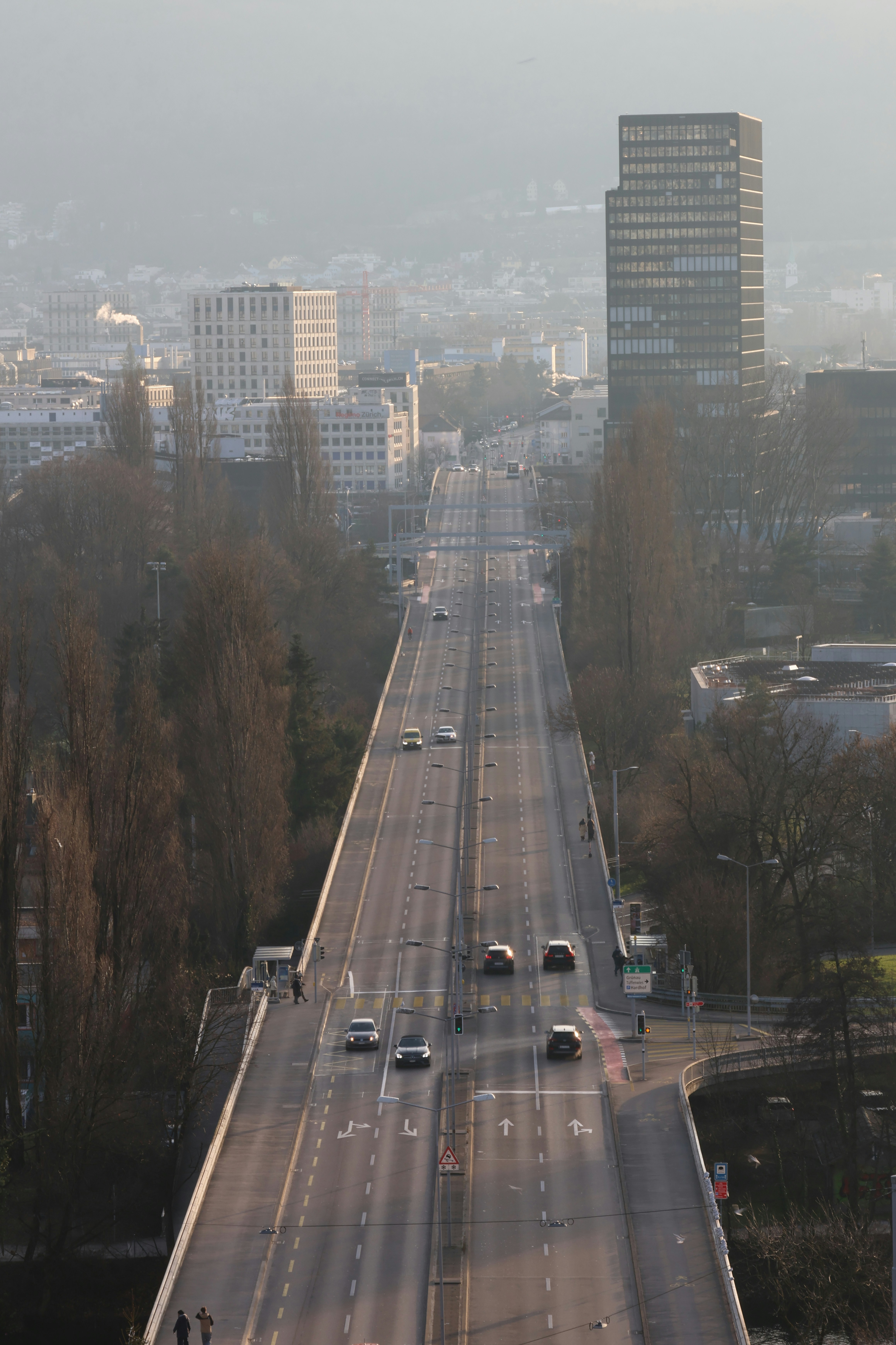 Urban Thruway: A Quiet Descent into the City