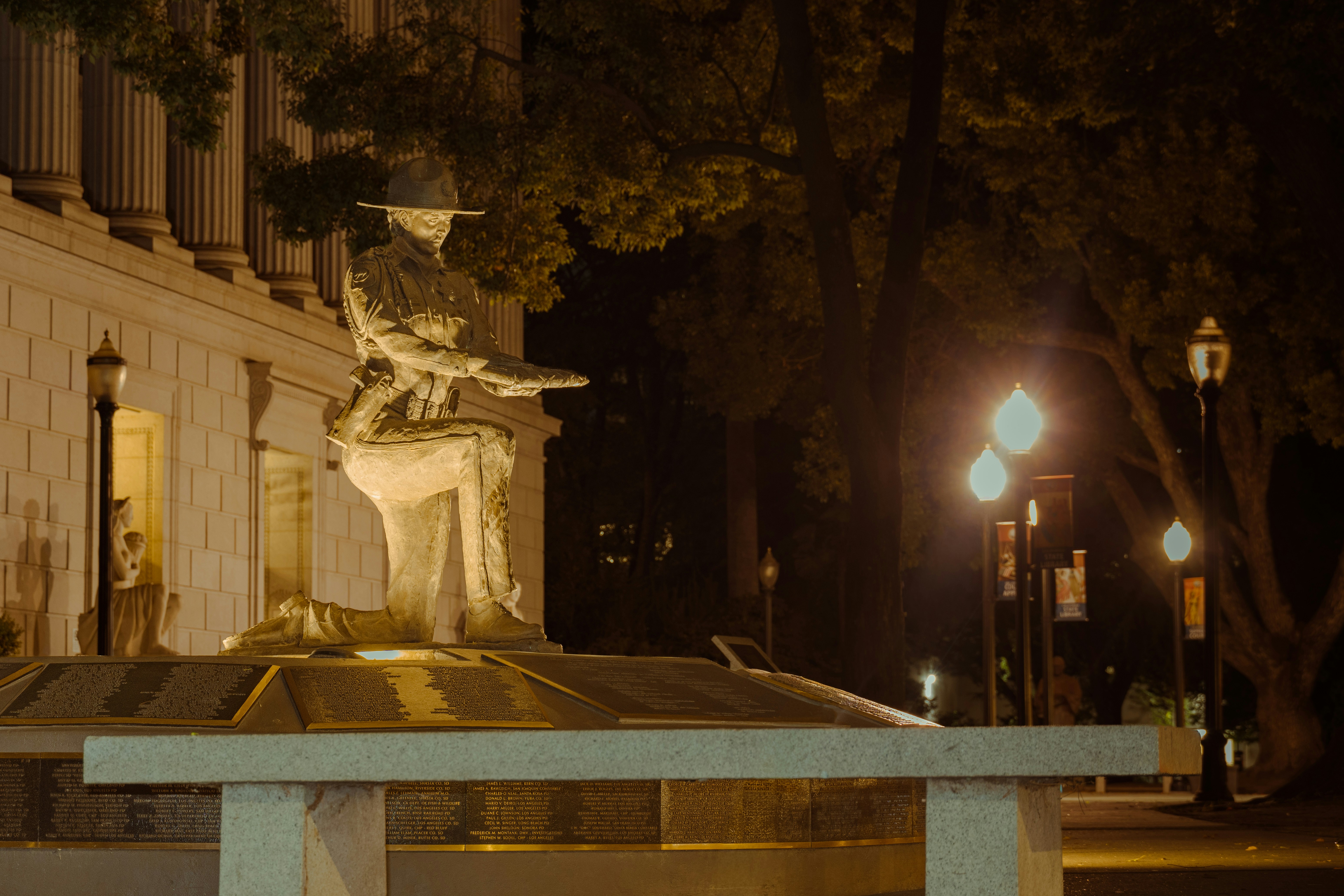 Statue at Dusk: Quiet Monument Under Street Lanterns