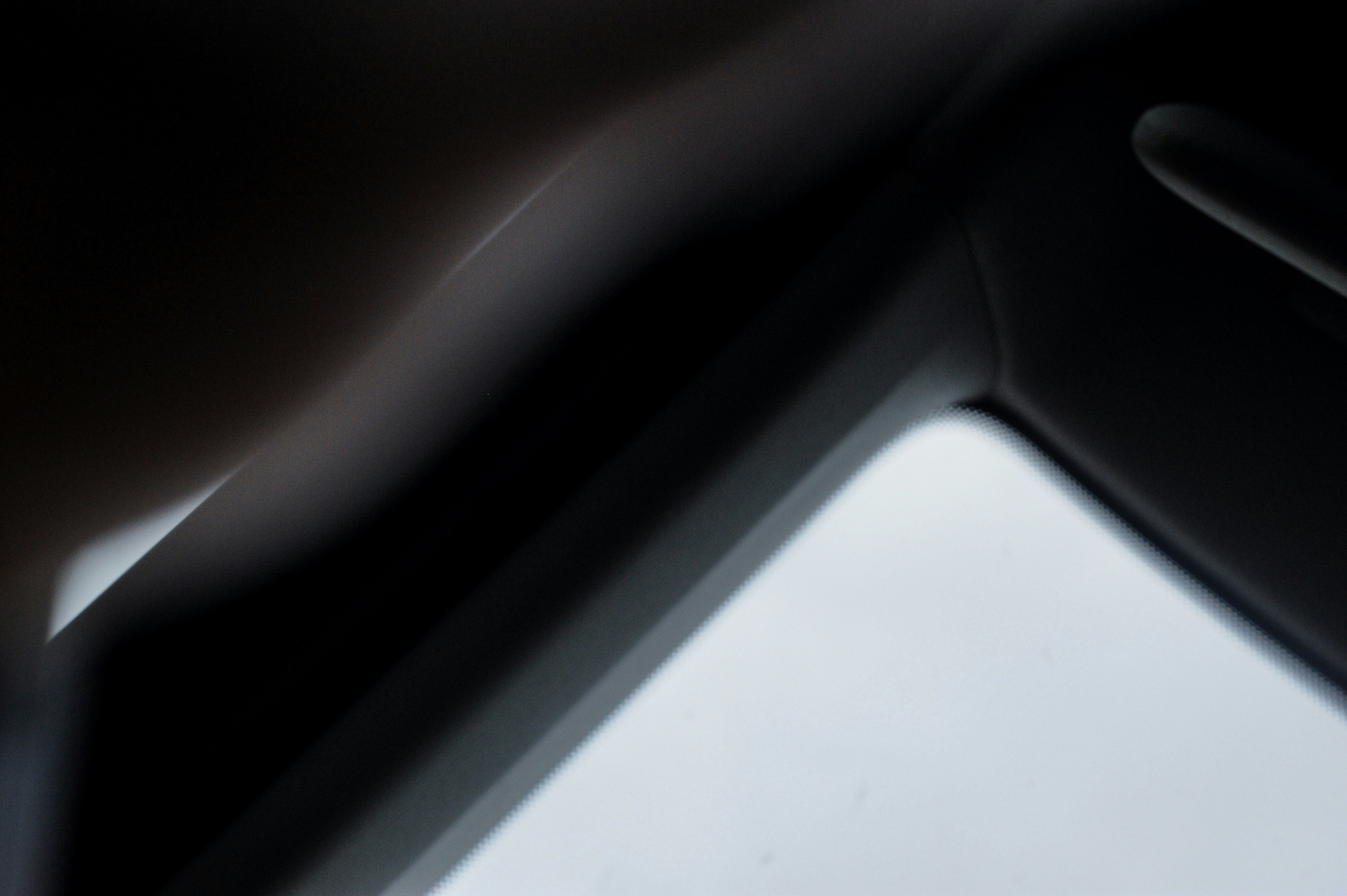 Triangular Window Grasp: A Close Look at Car Interior Lines