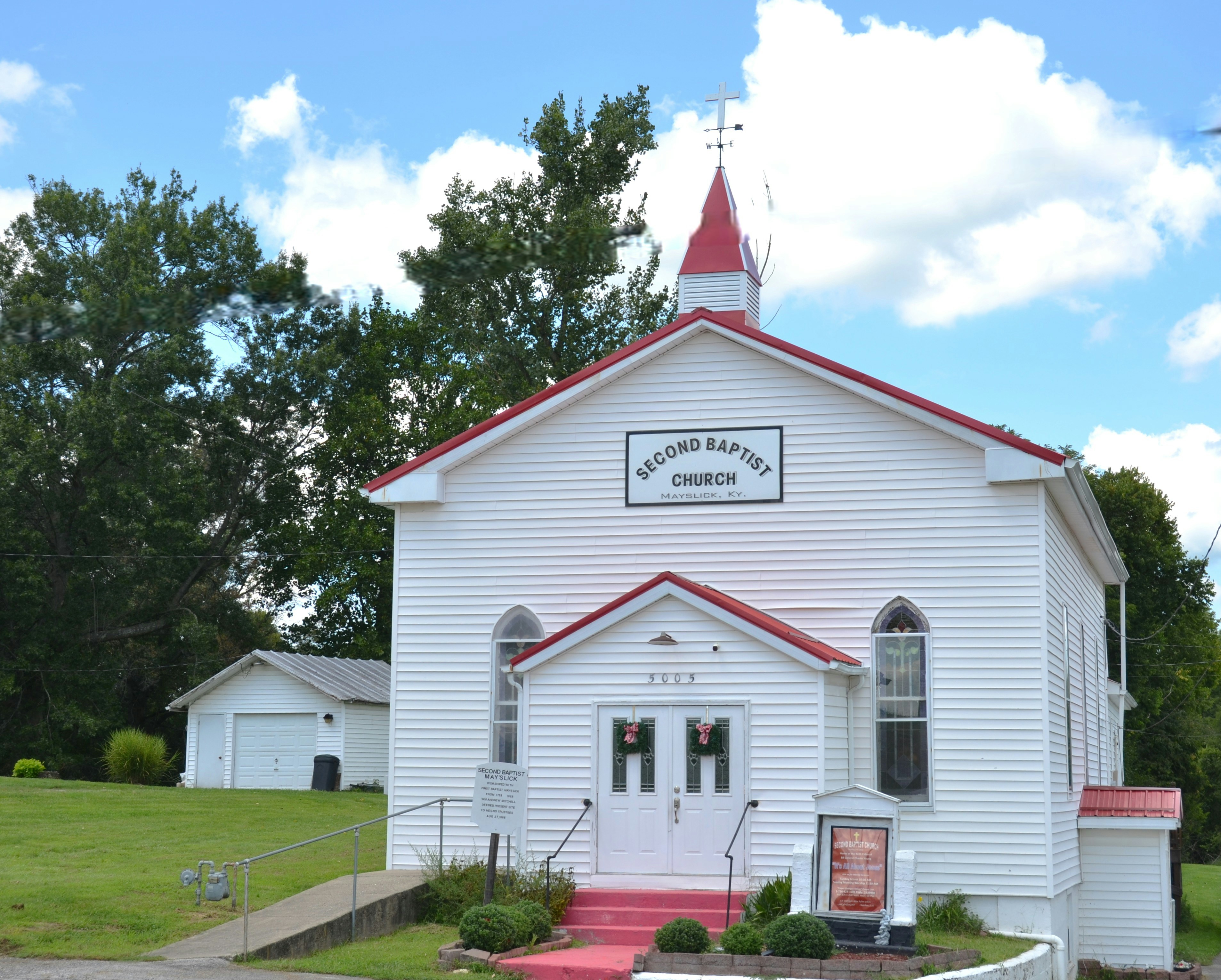 White Chapel on the Hill: A Small-Town Churchfront