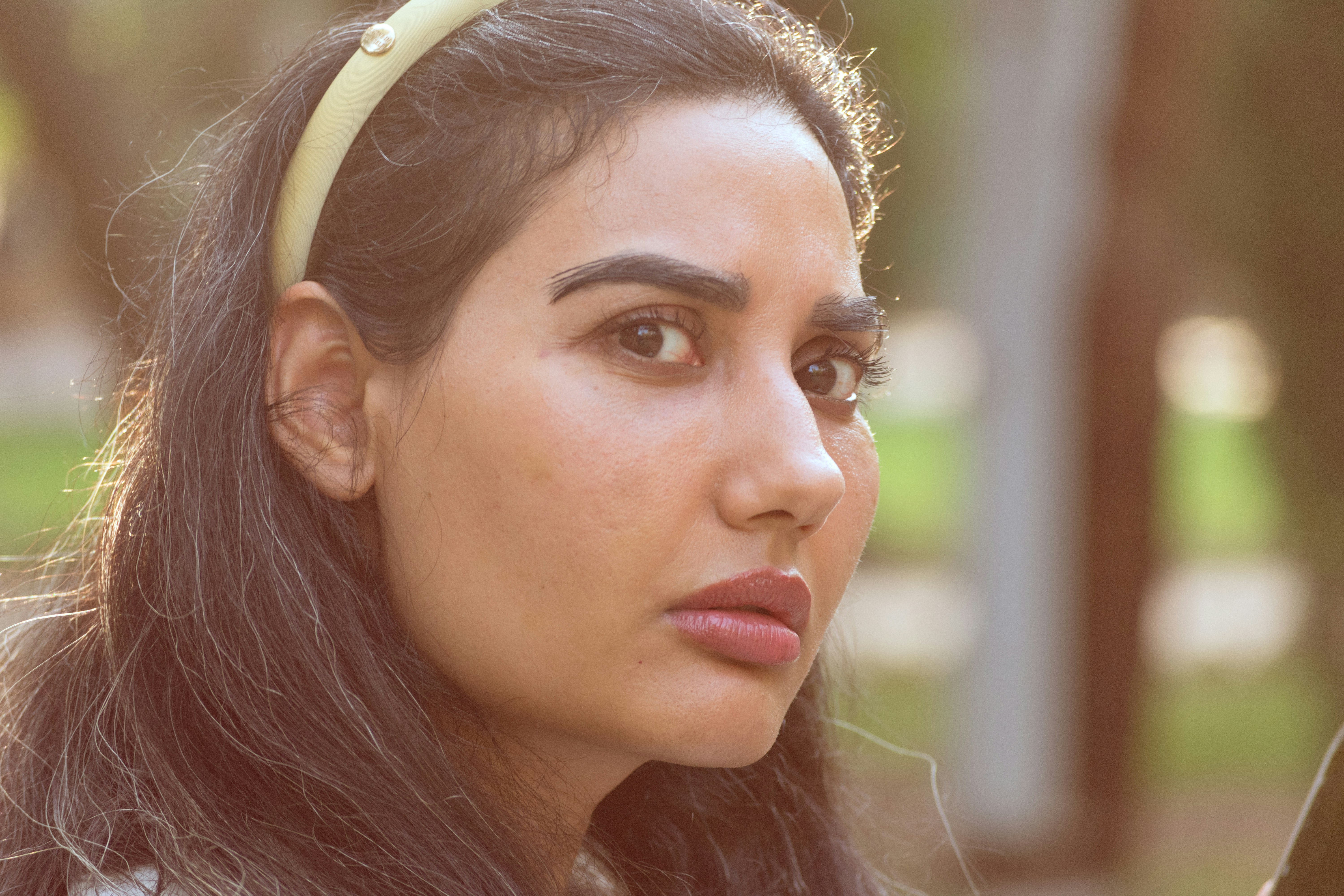 Soft Golden Hour Portrait: Focus on the Gaze