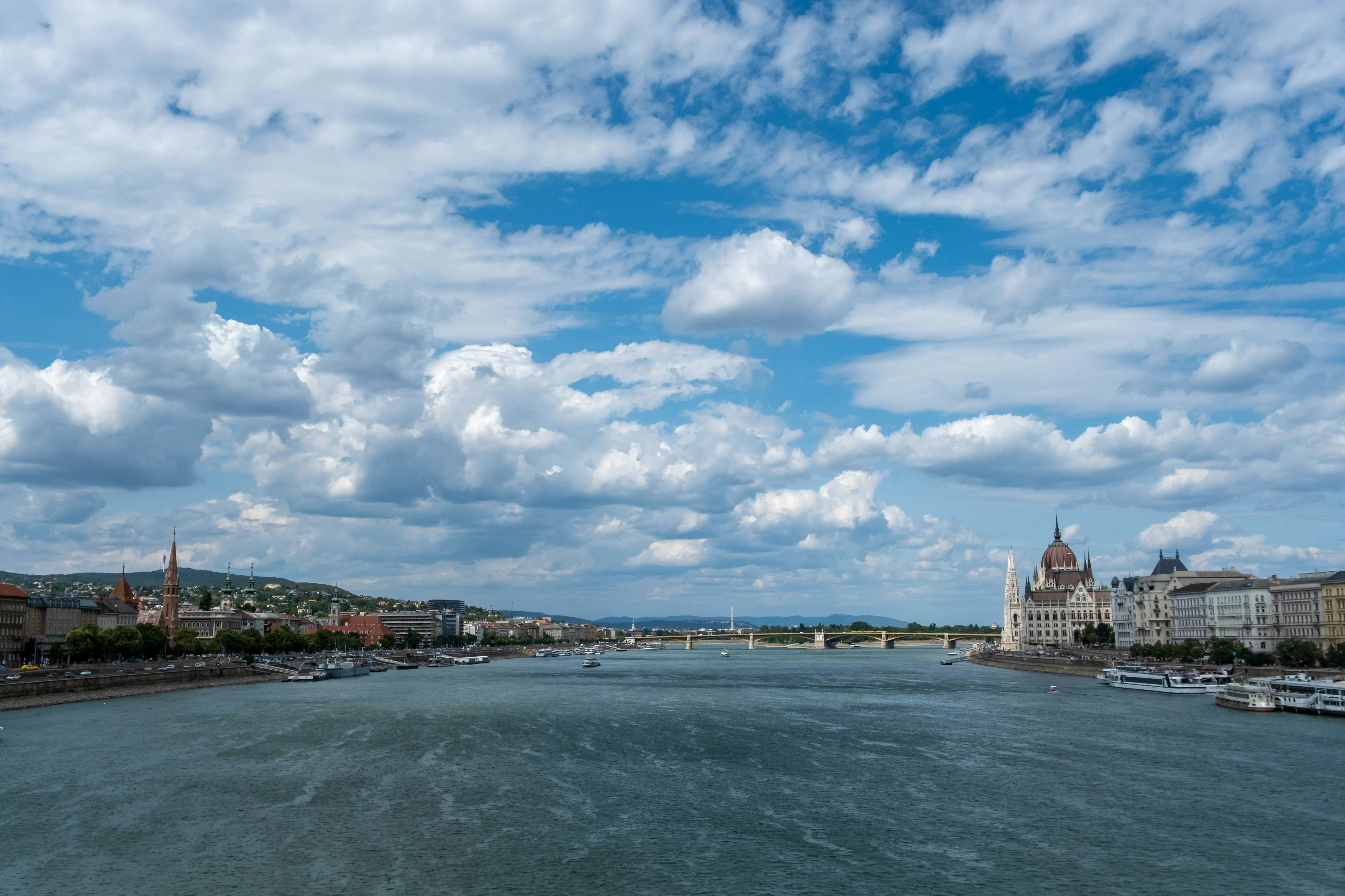 Riverside Horizon: Budapest-Style Dome Framing Over the Danube