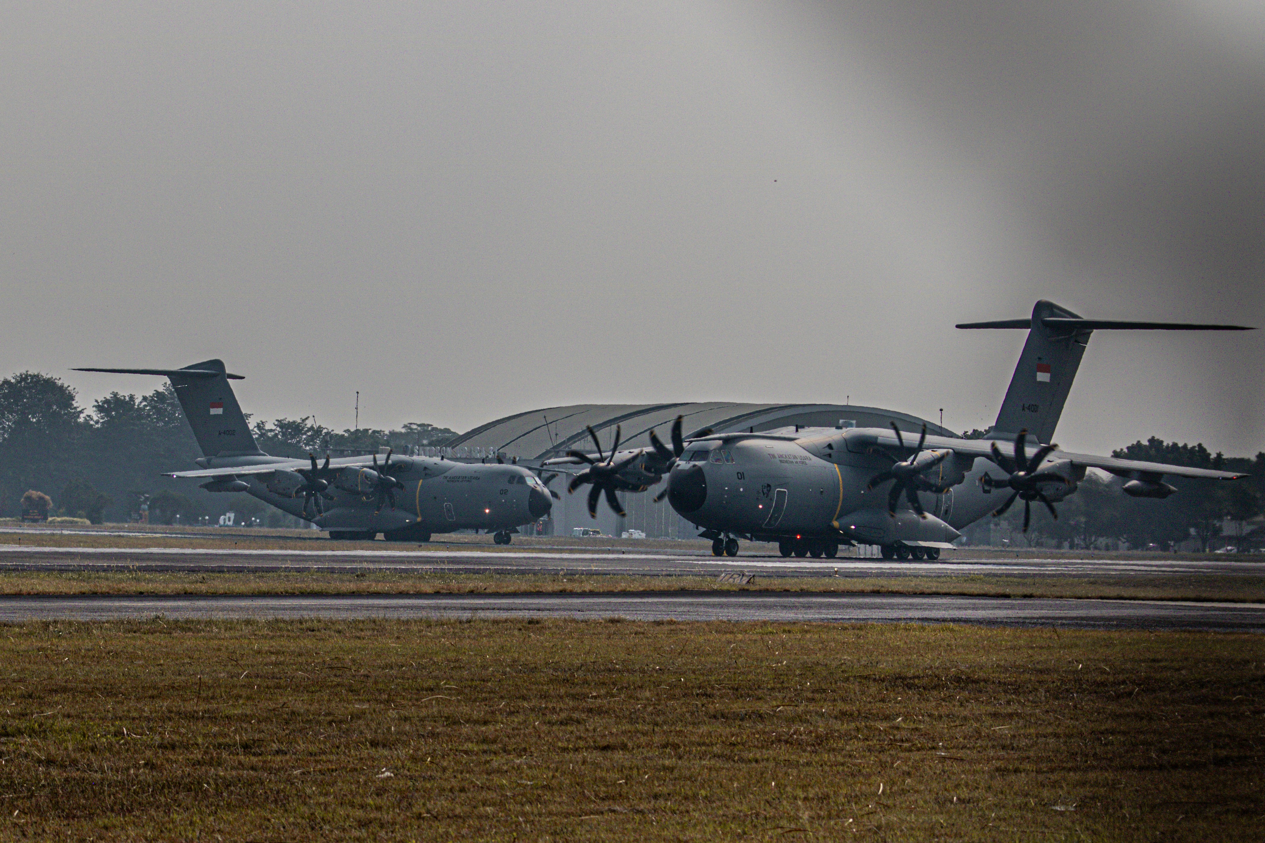 Twin-Engineers on Tarmac: A Hushed Flight of Prop-Driven Giants