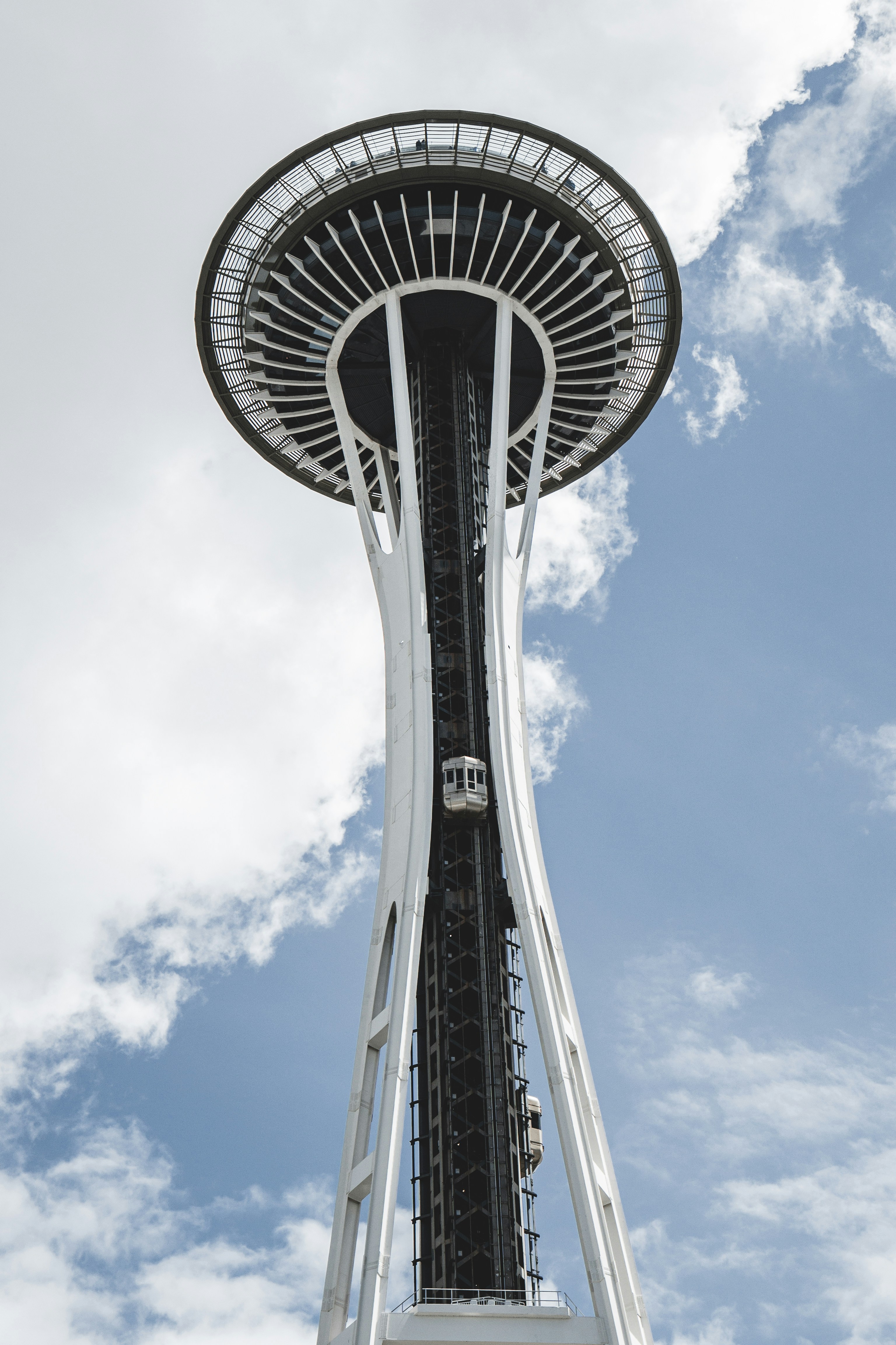 Seattle’s Skyward Symbol: The Space Needle Reaching into a Blue Canvas