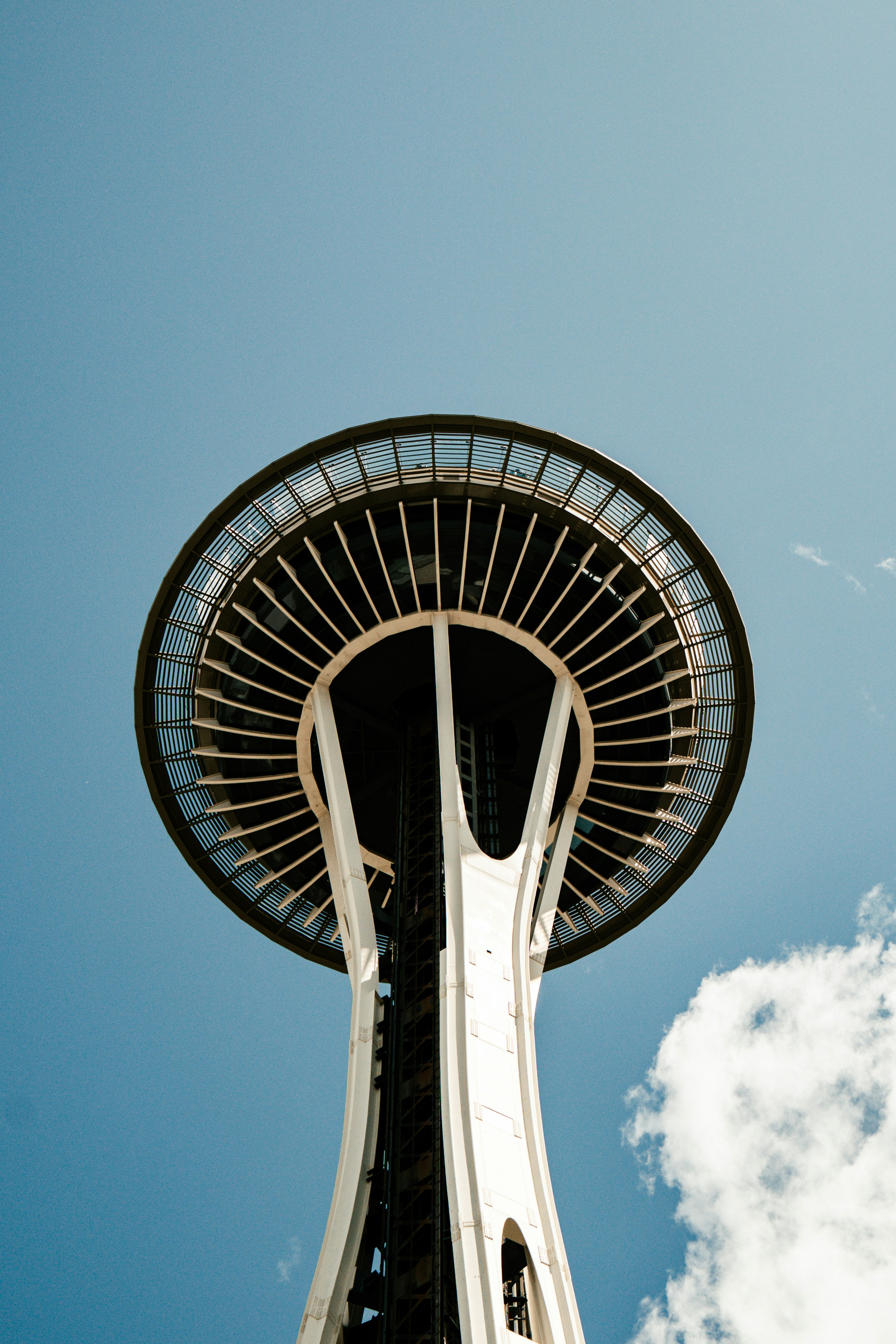 Seattle’s Skyward Icon: The Needle from Ground to Glare
