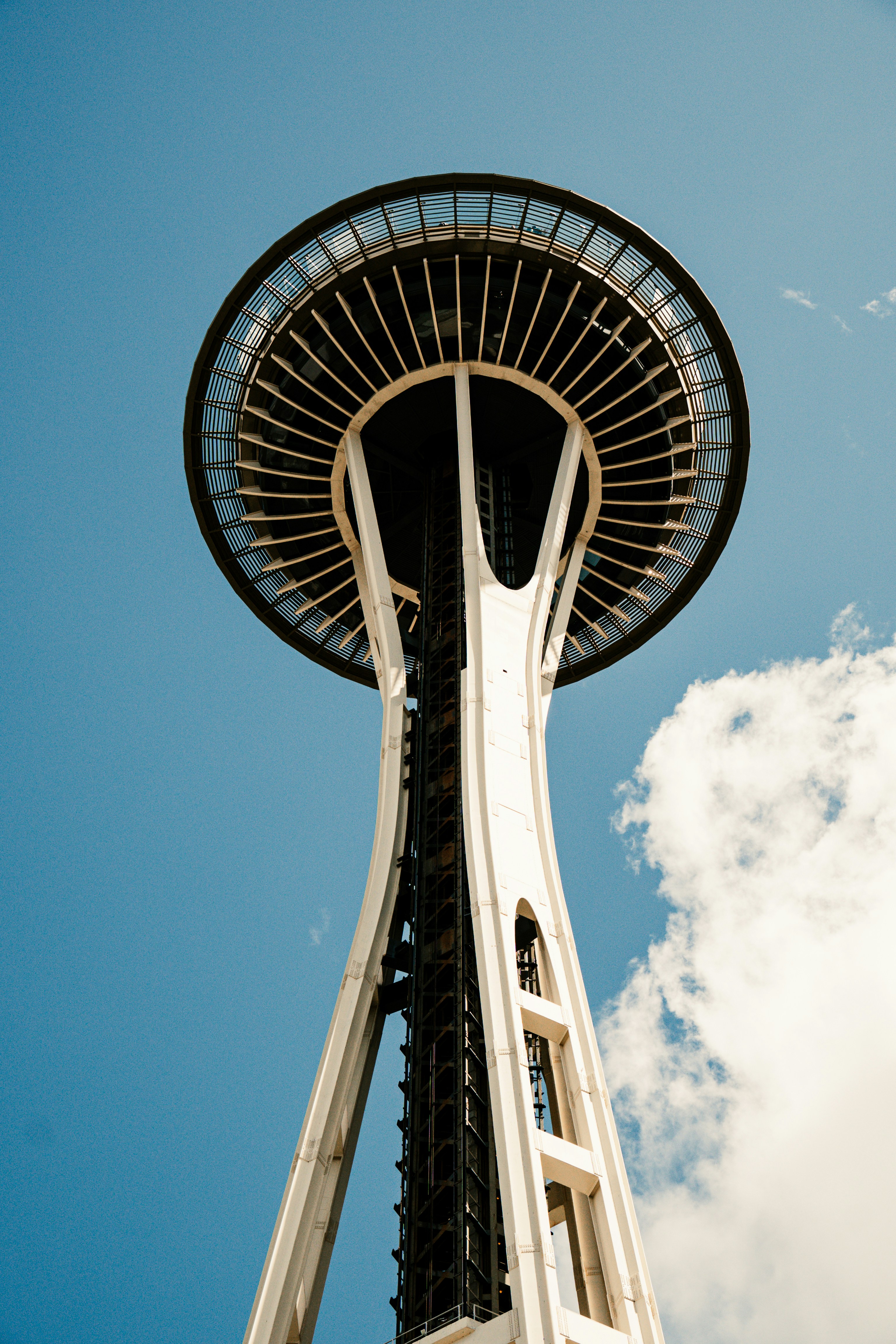Skyward Icon: The Seattle Needle Reaching Toward a Blue Noon