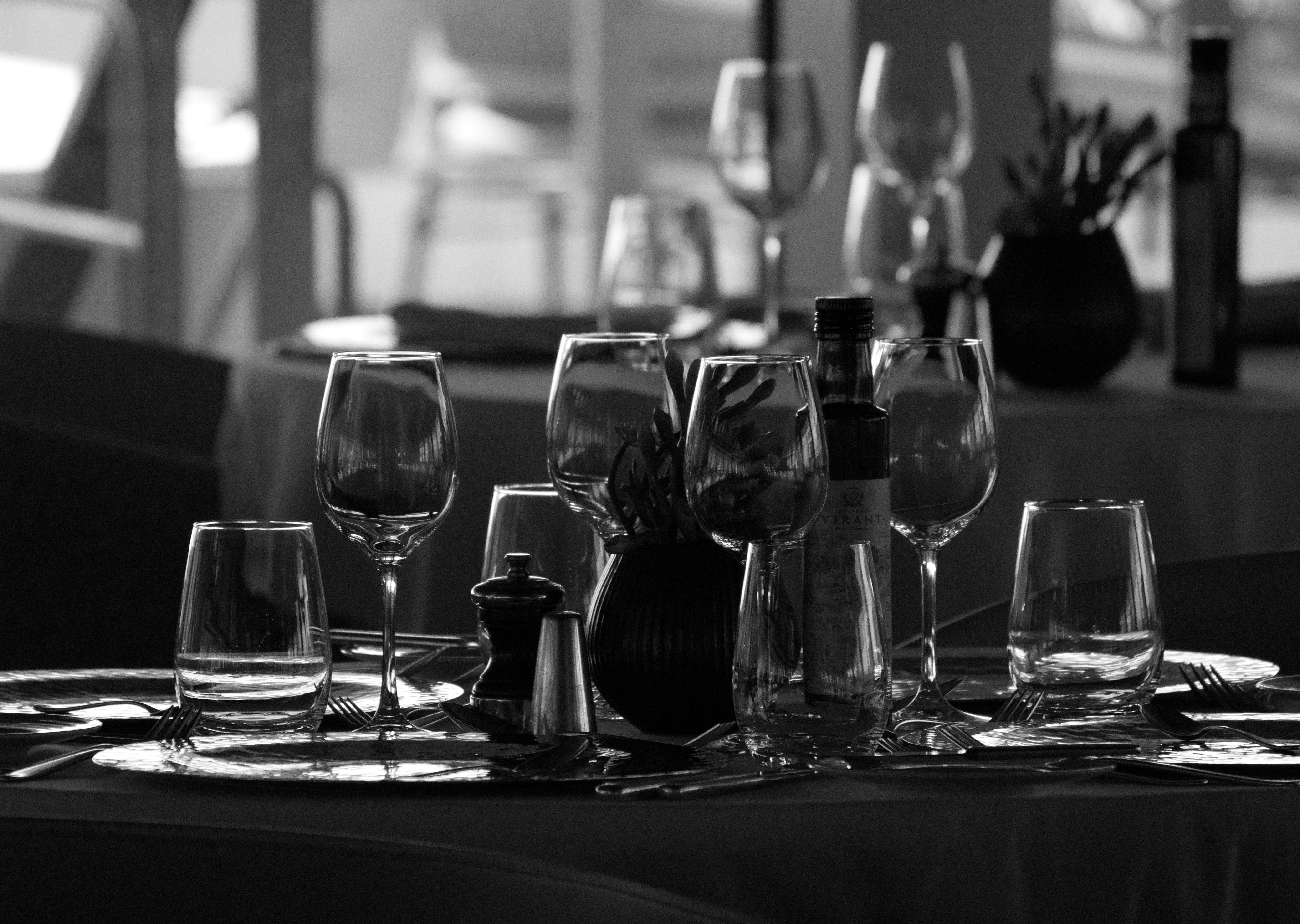 Dimambiguous Dinnerware: A Quiet Table in Monochrome