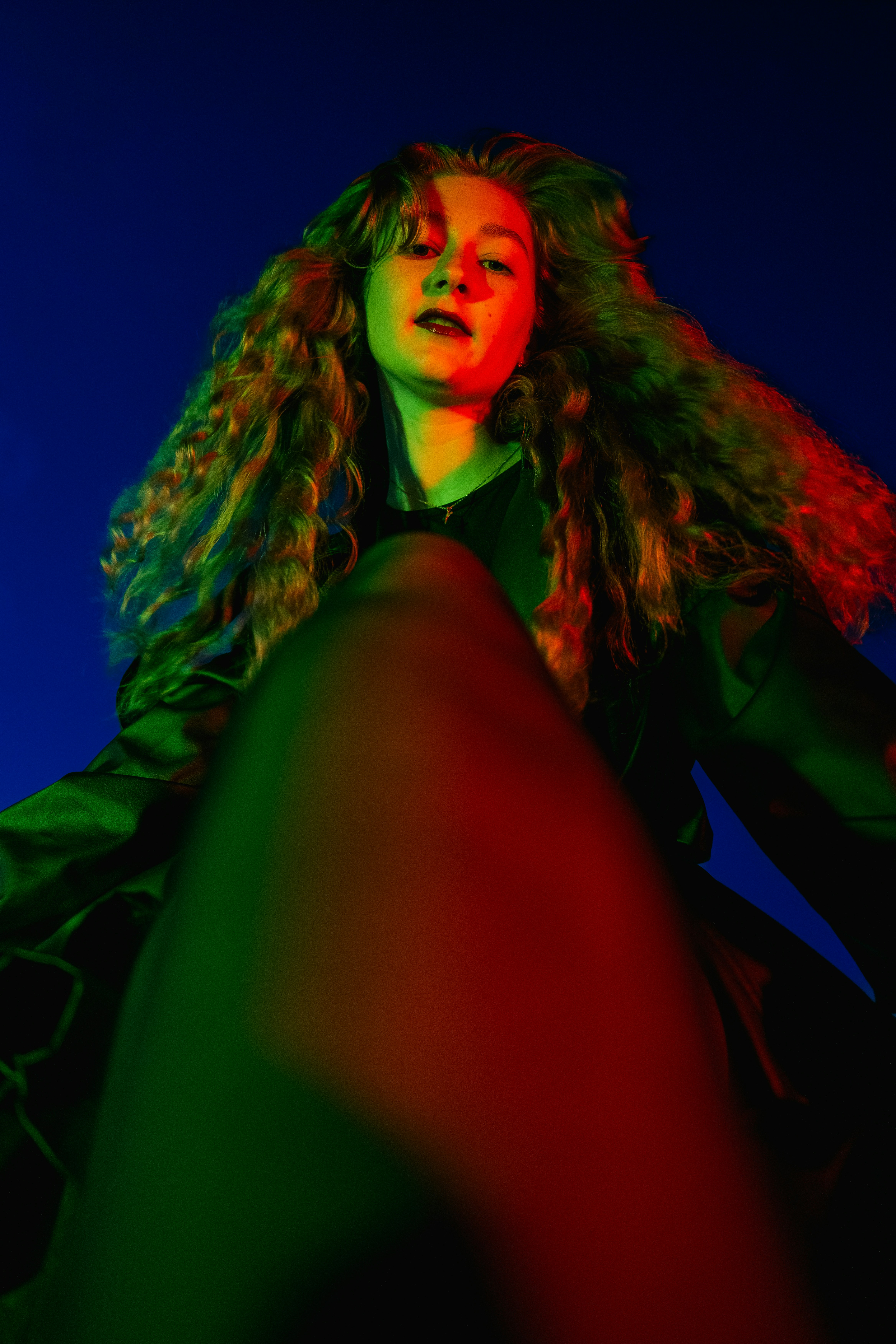 Double-Sided Neon: A Low-Aangle Portrait in Red-Green Echoes