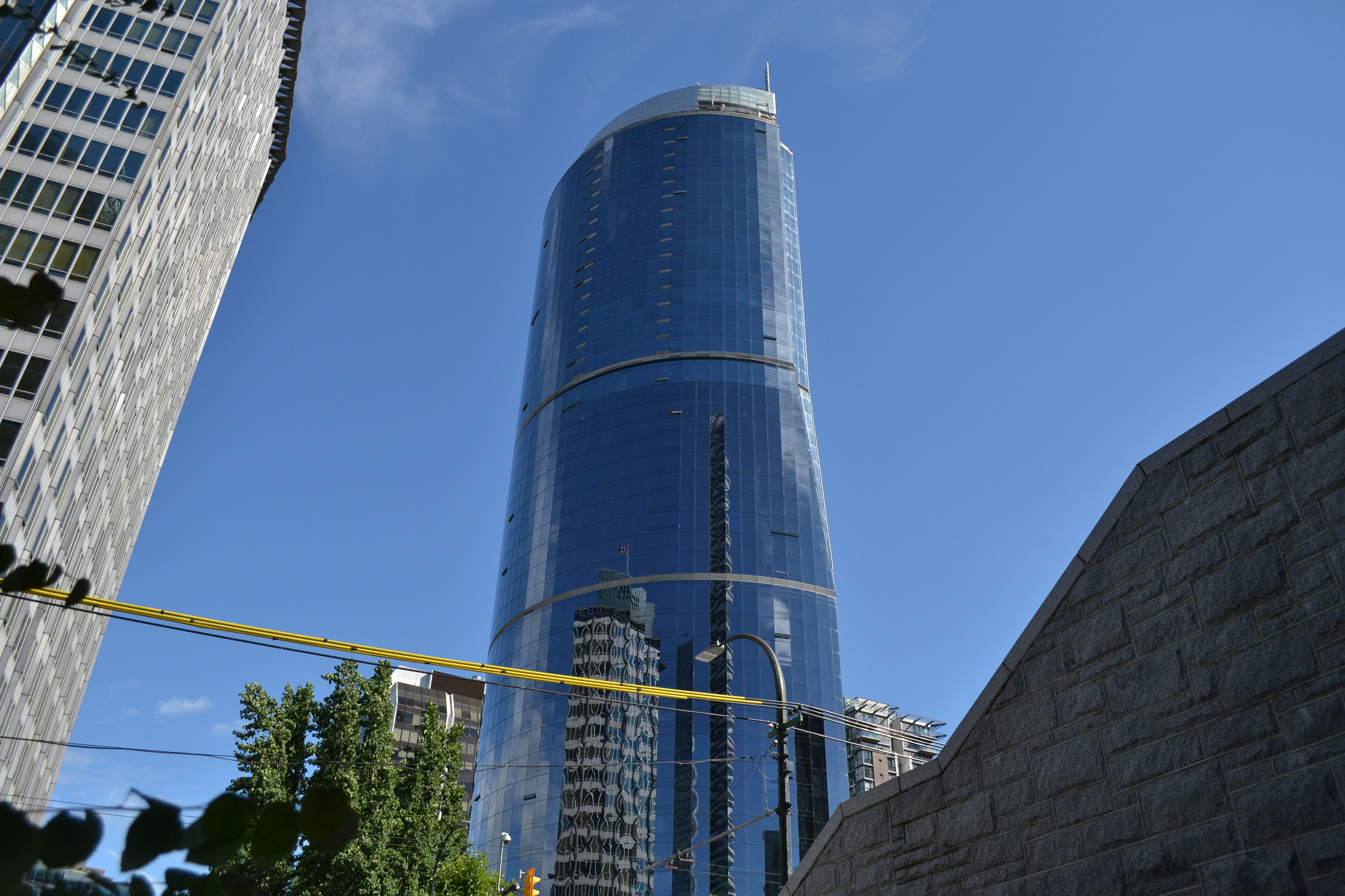 Skyward Glass: A Curved Tower Piercing the City Plan