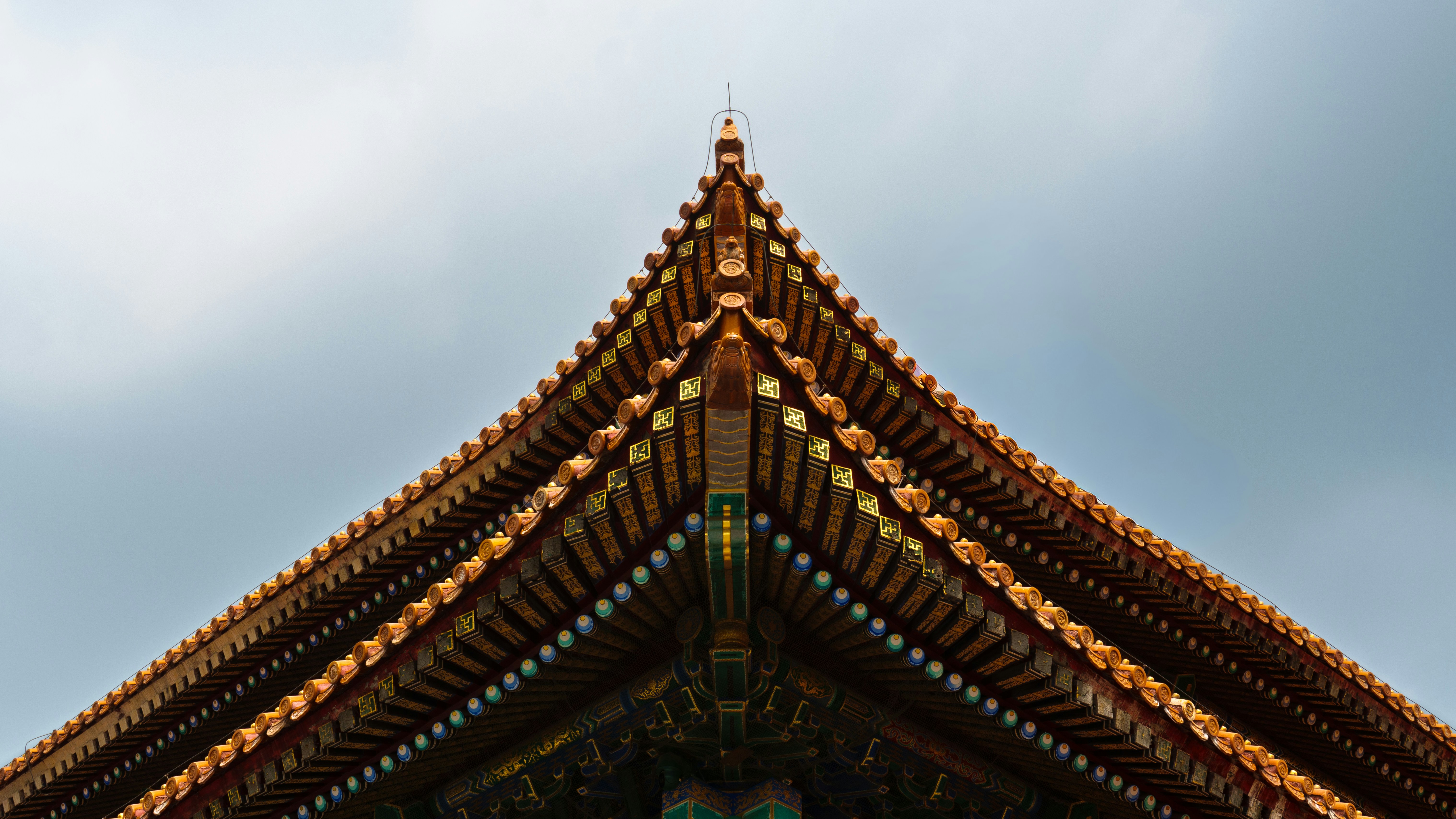 Curved Temple Eaves: A Rooftop’s Symmetry Meeting the Sky