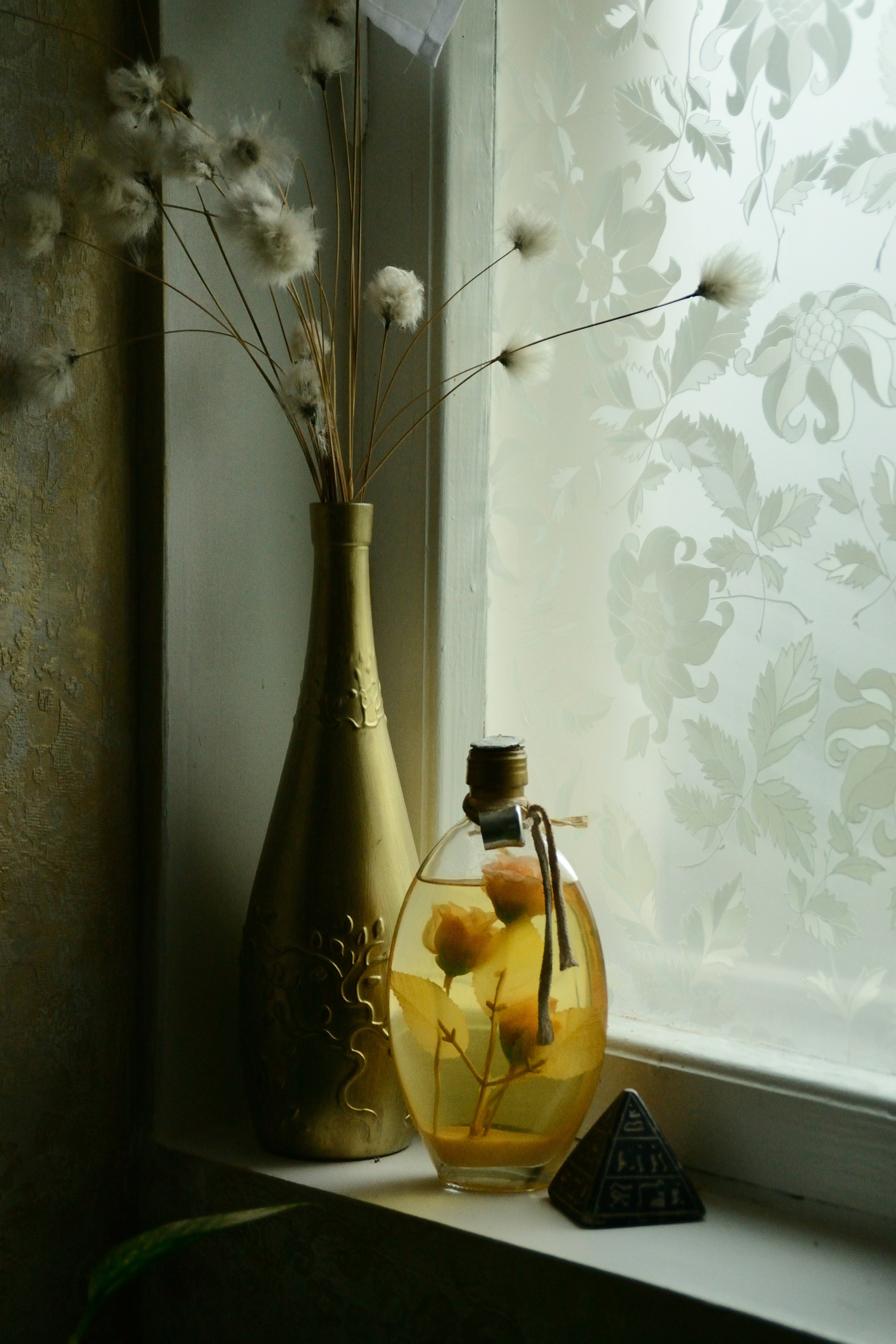 Amber Vase Duo: Dandified Dresser Light by the Window