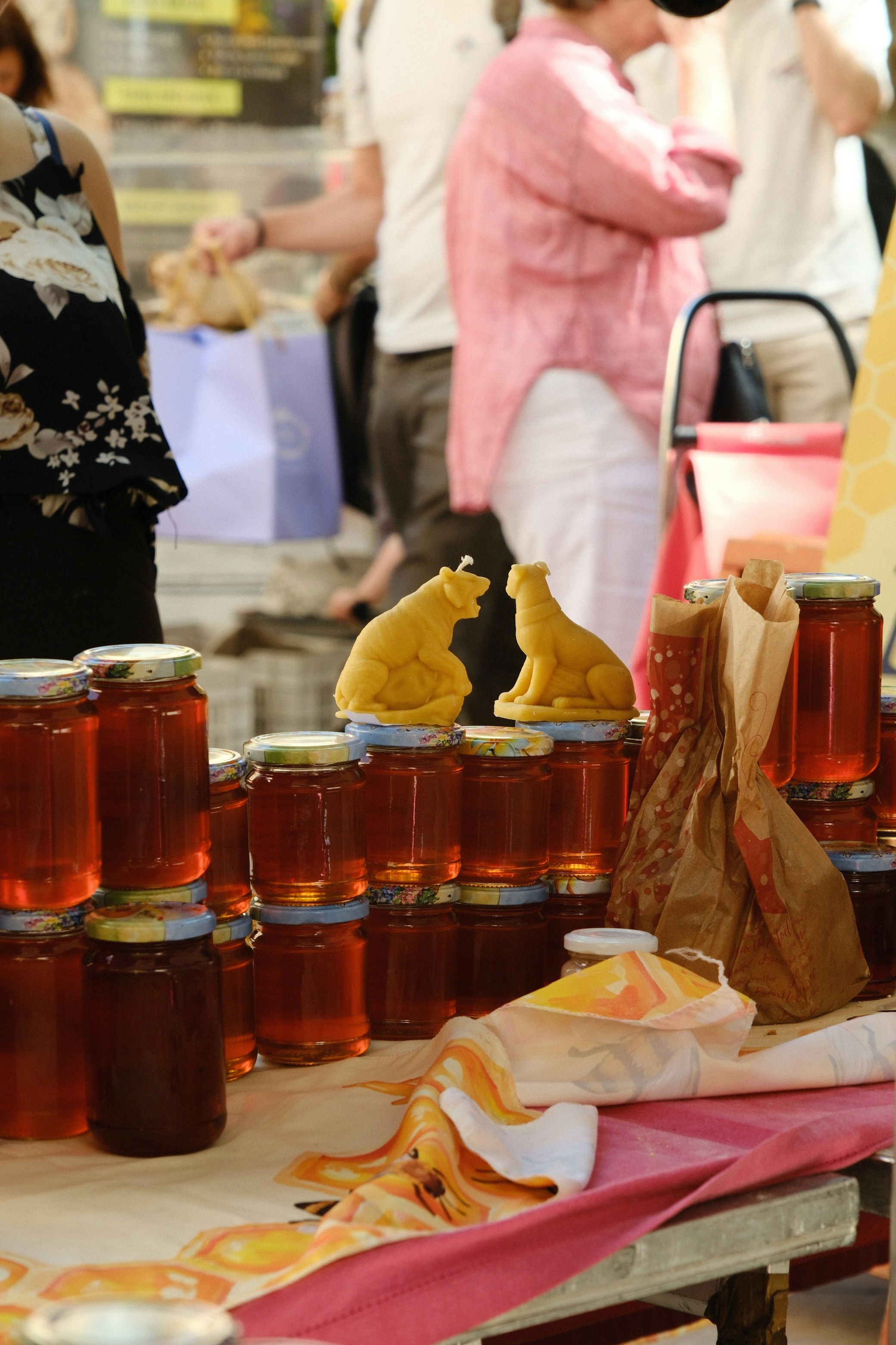 Honey in Focus: Candied Bears and Amber Jars at the Market