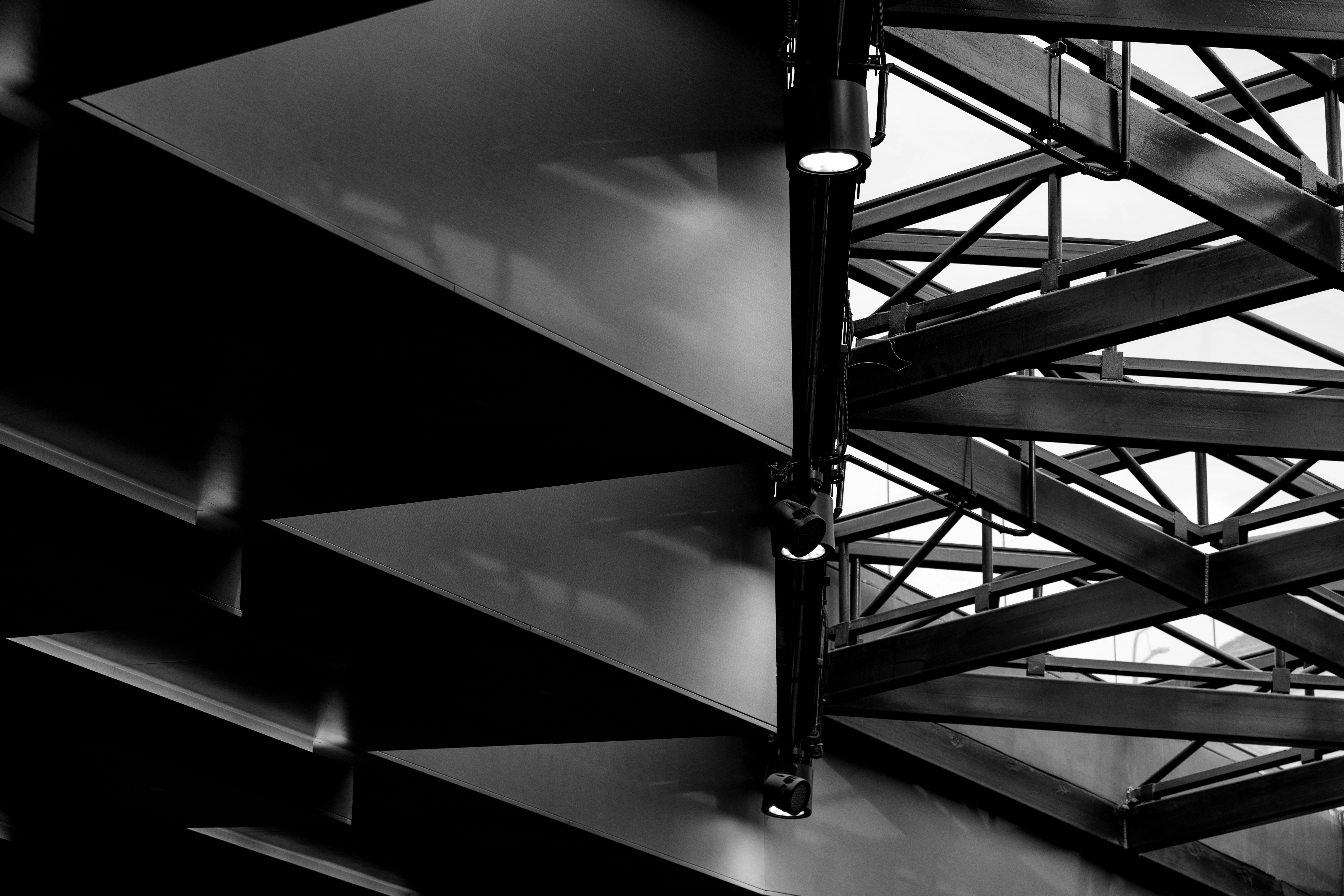 Intersecting Shadows: A Steel Lattice in Mono