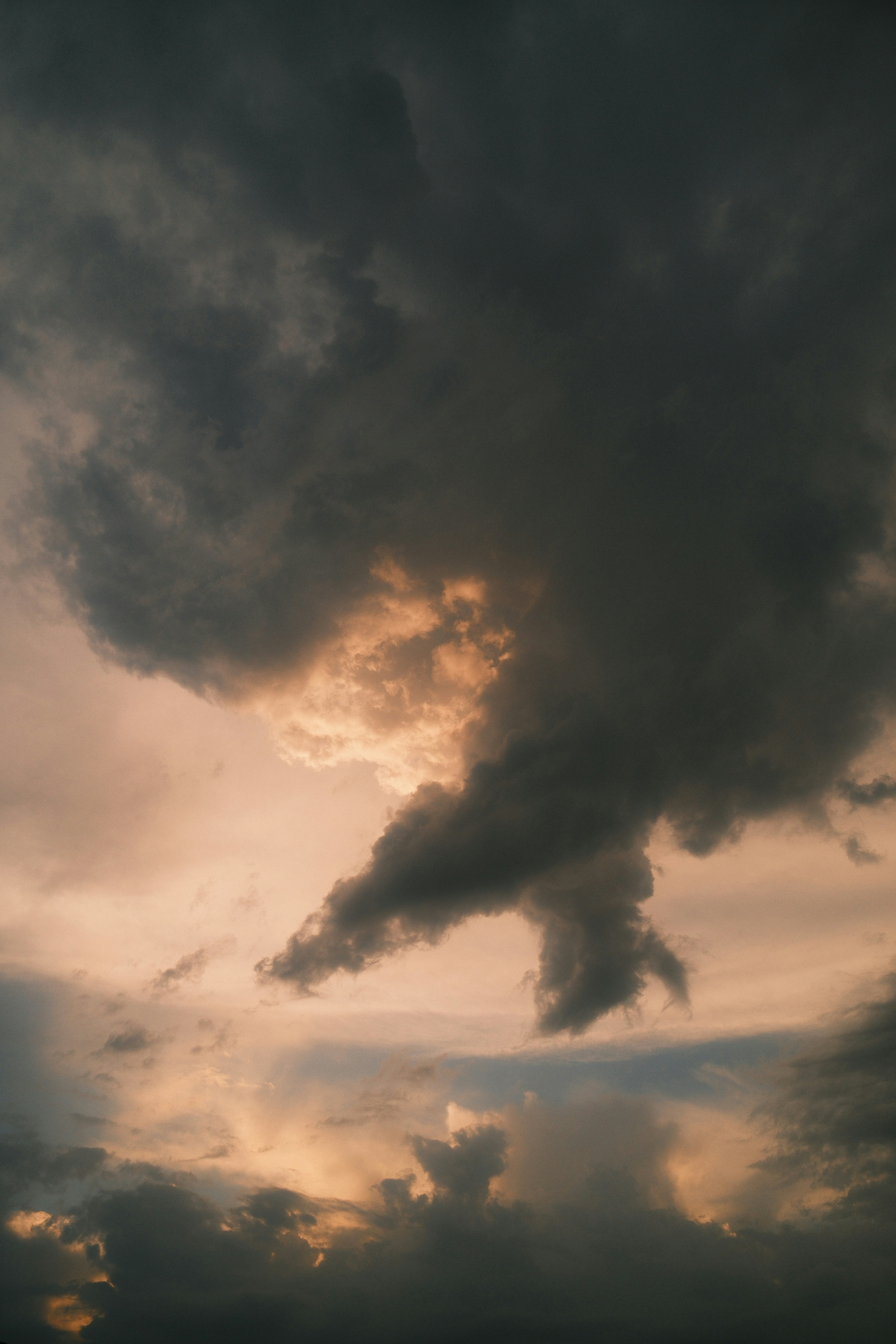 Sunlit Vent: A Cloudscape Breaks Through Dark Horizon