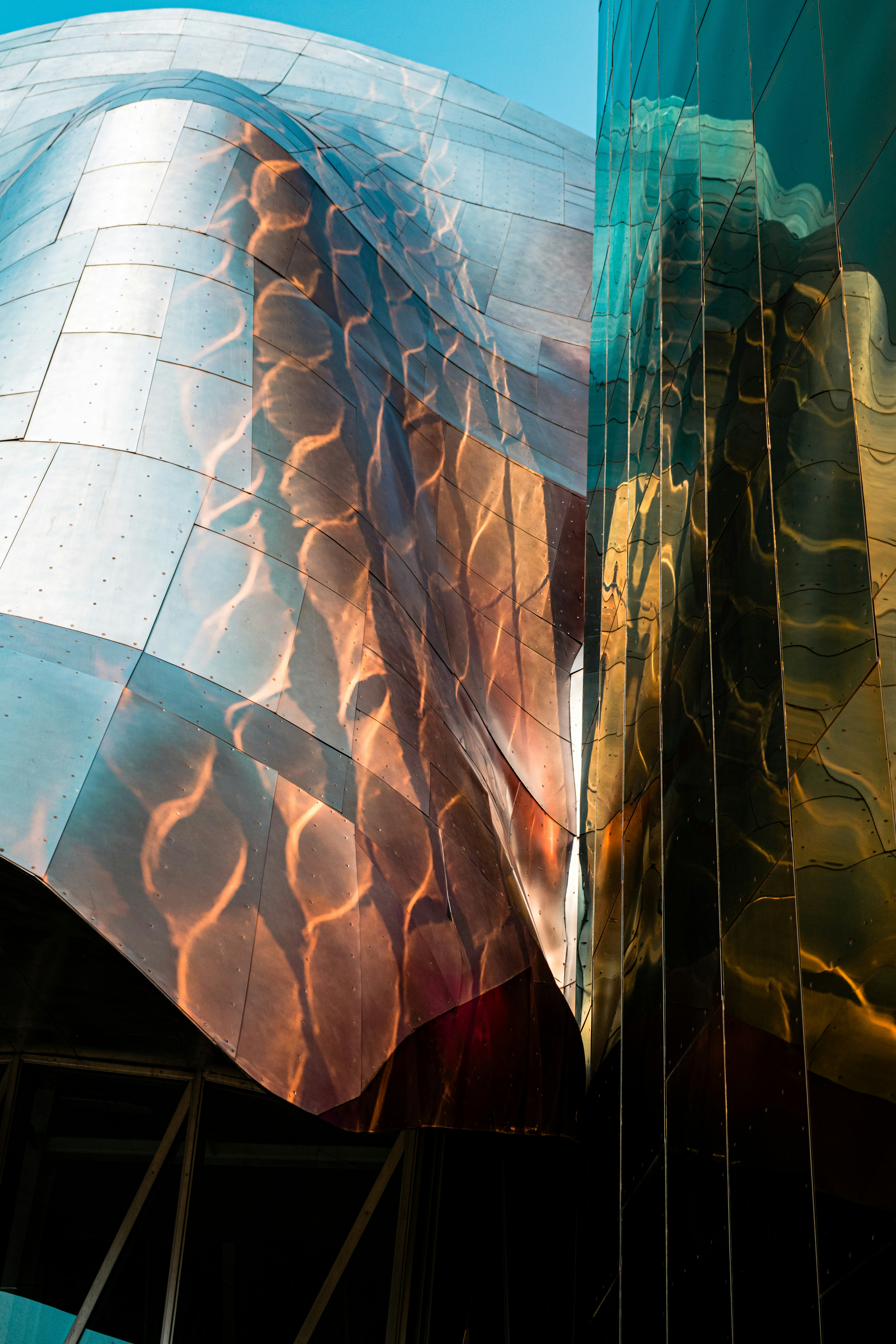 Crystalline Facade: Reflections Rippling Across Metallic Curves