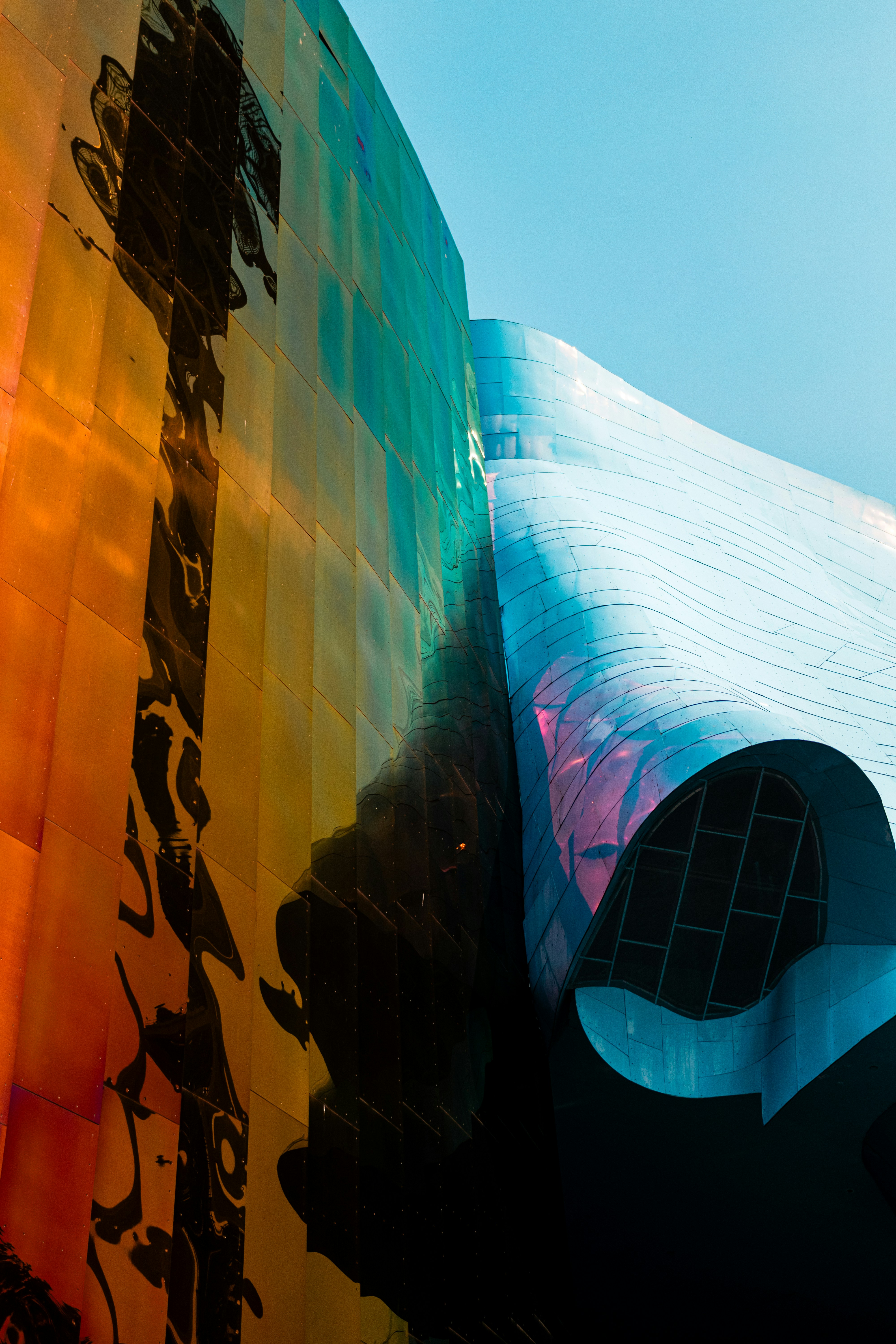Chromatic Facade: Mirage of Metal Waves
