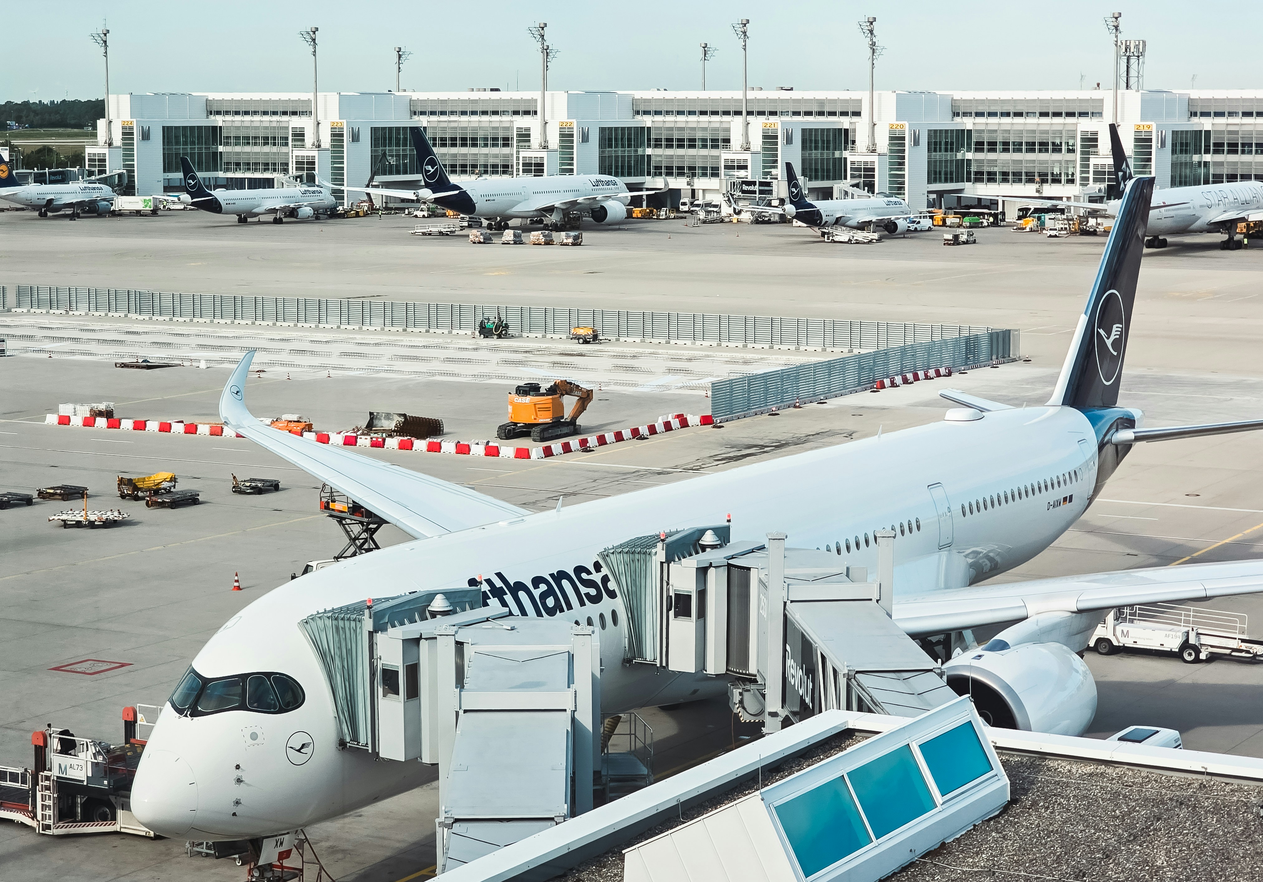 JetBridge Convergence: A Lufthansa A320 at the Gate
