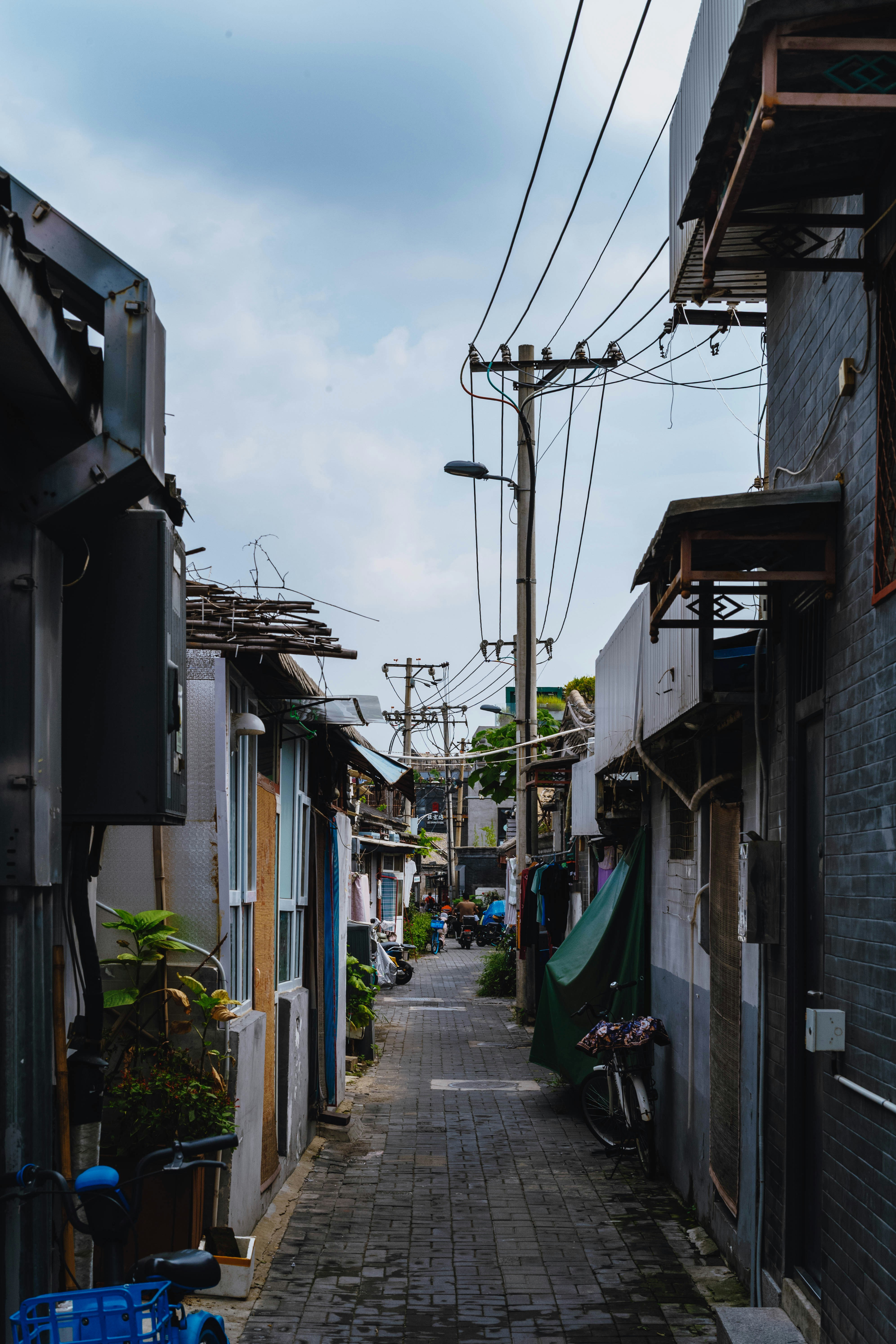 Narrow Alleyway Convergence: Power Lines and Daily Life