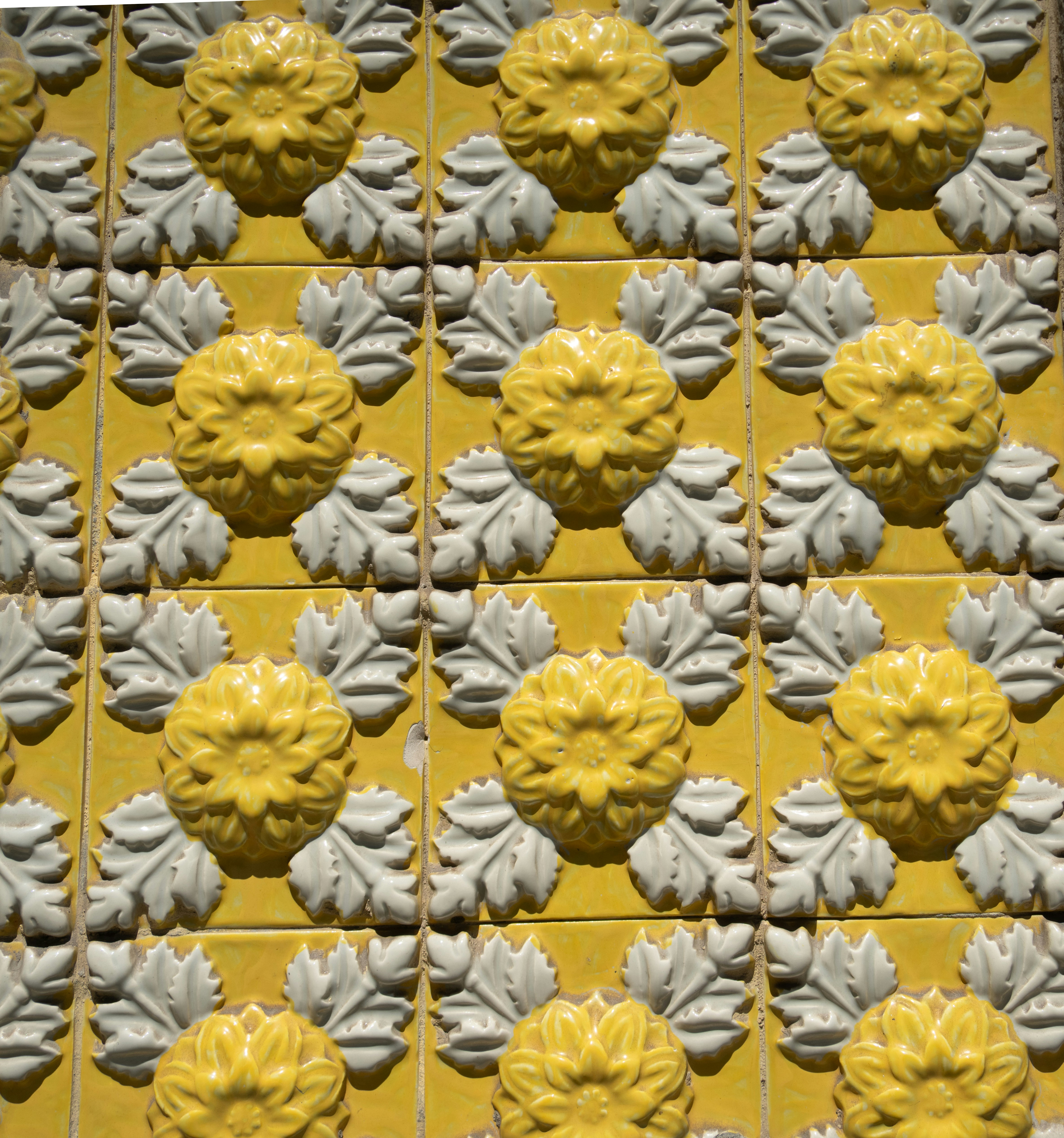 Repeating Soleil: A Sunflower Medallion Grid in Golden Tile