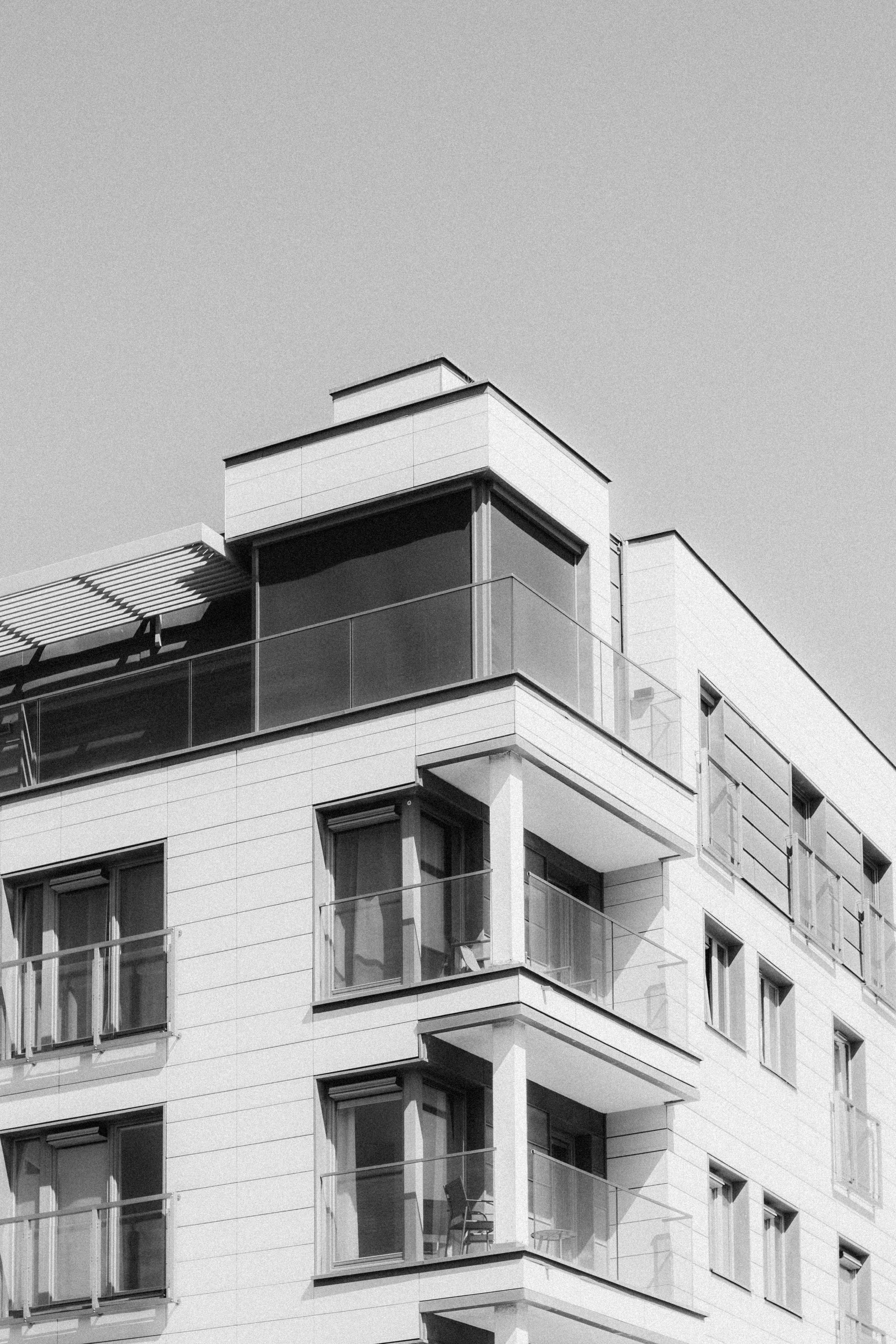 Urban Facade: Monochrome Glass and Concrete in Quiet Angles