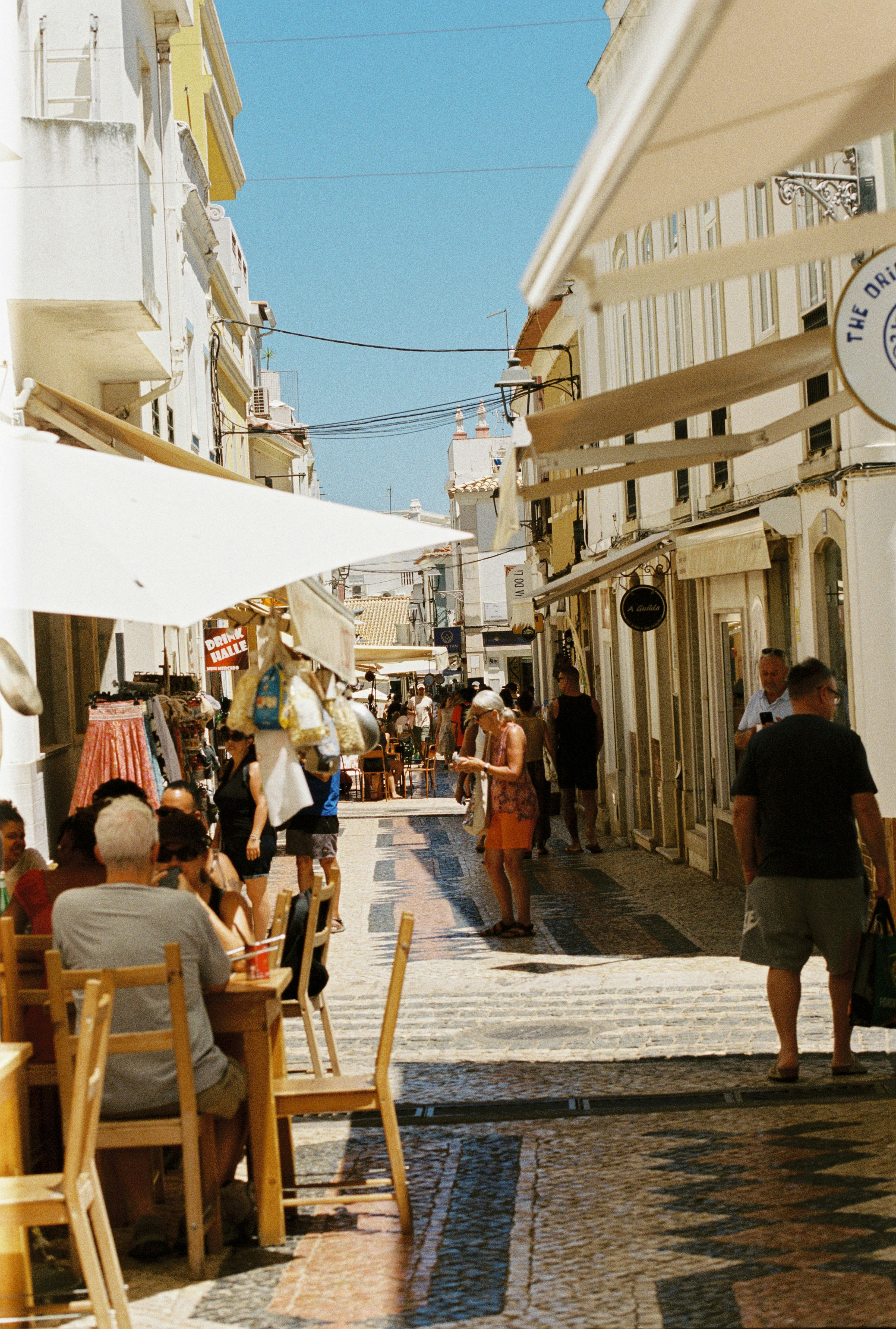 Cobbled Street Café Pulse: Sunlit Spires and Shaded Tables