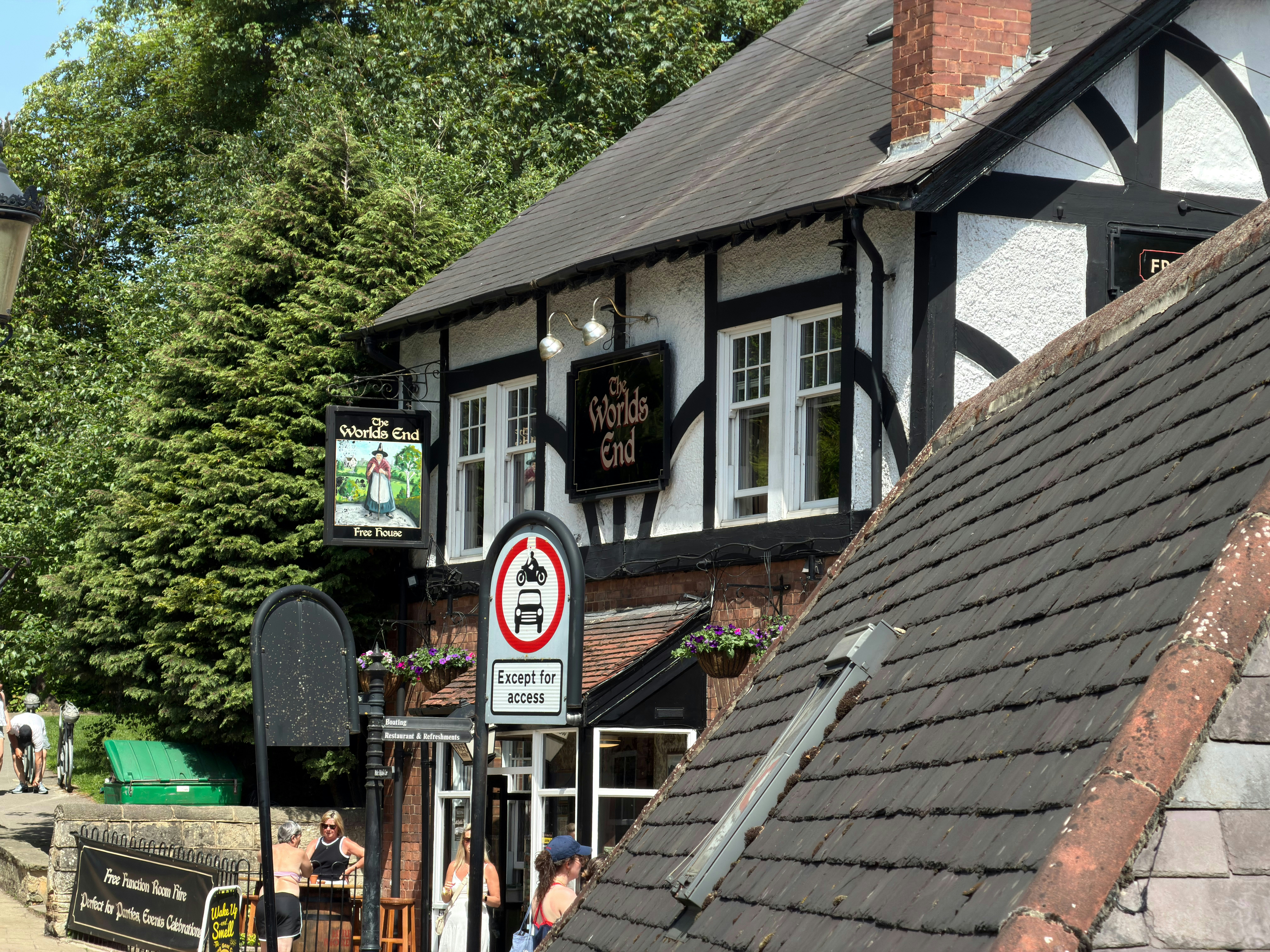 Timbered Theatre, Quiet Lane of a Tartan Inn