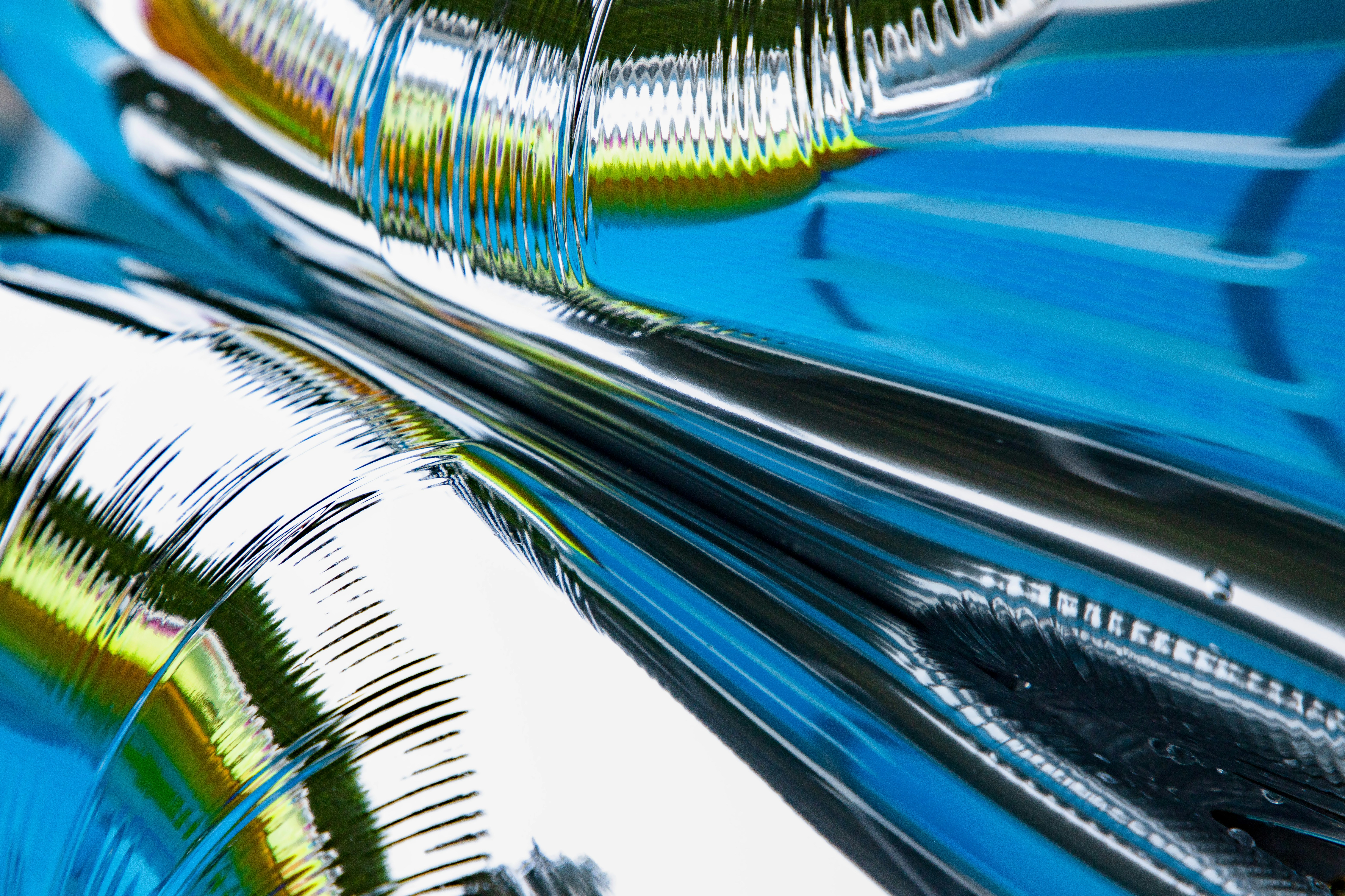 Chromatic Currents: A Metallic Rippling Play of Light and Color