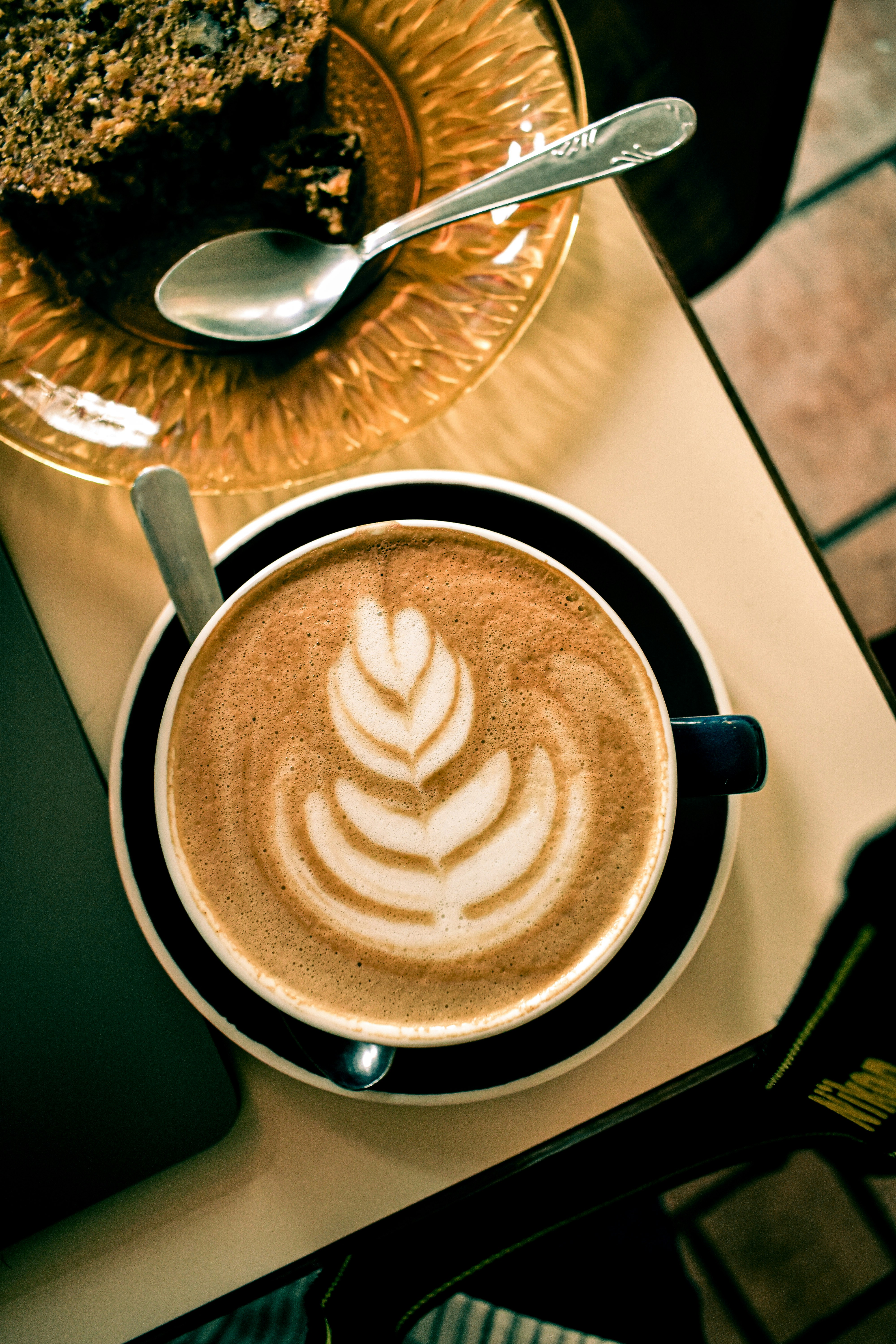 Suspended Latte Arc: A Top-Down Cup of Caramel-Tinted Latte Art