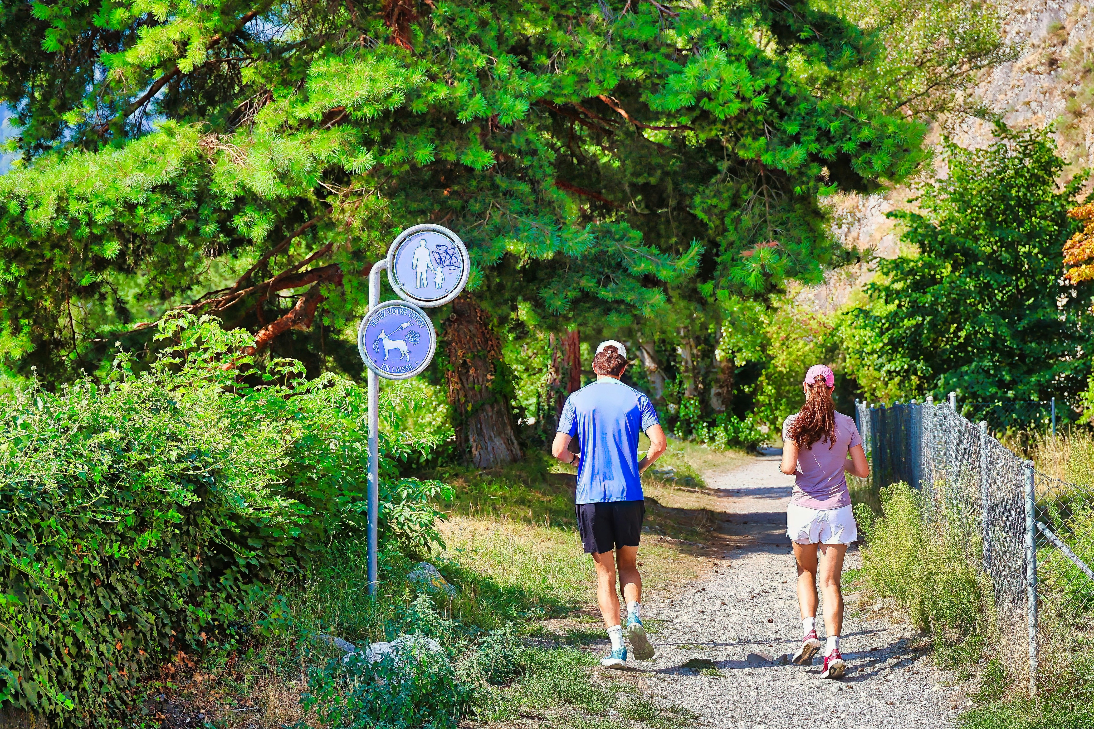 De Martigny-Croix à la Bâtiaz, la promenade de la Dranse longe les vignes, avec vue sur les Alpes. Très appréciée des Martignerains, elle est fréquentée par les promeneurs, coureurs et propriétaires de chiens et quelques cyclistes.