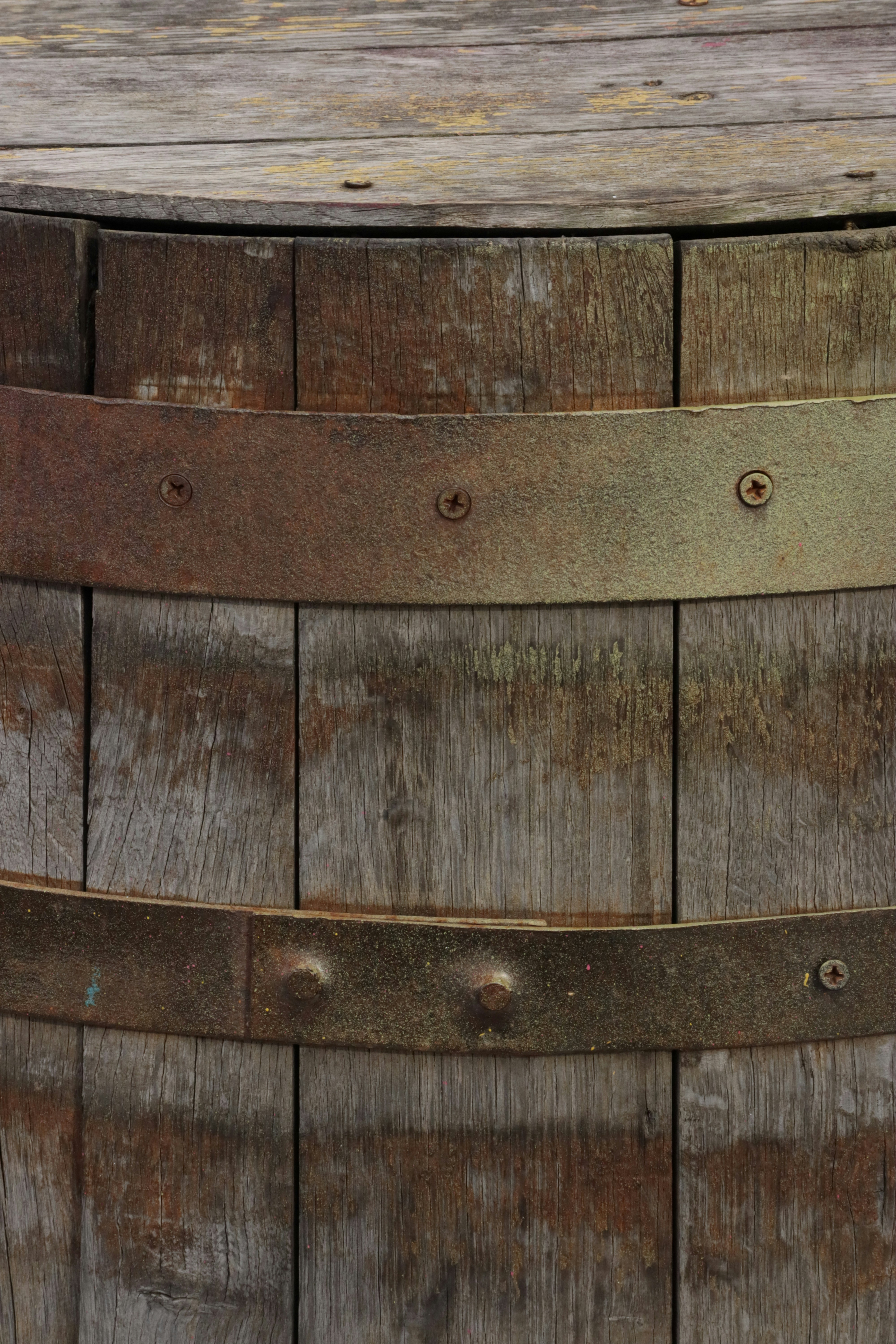 Weathered Barrel: Close-Up of Rustic Wood and Rusted Bands