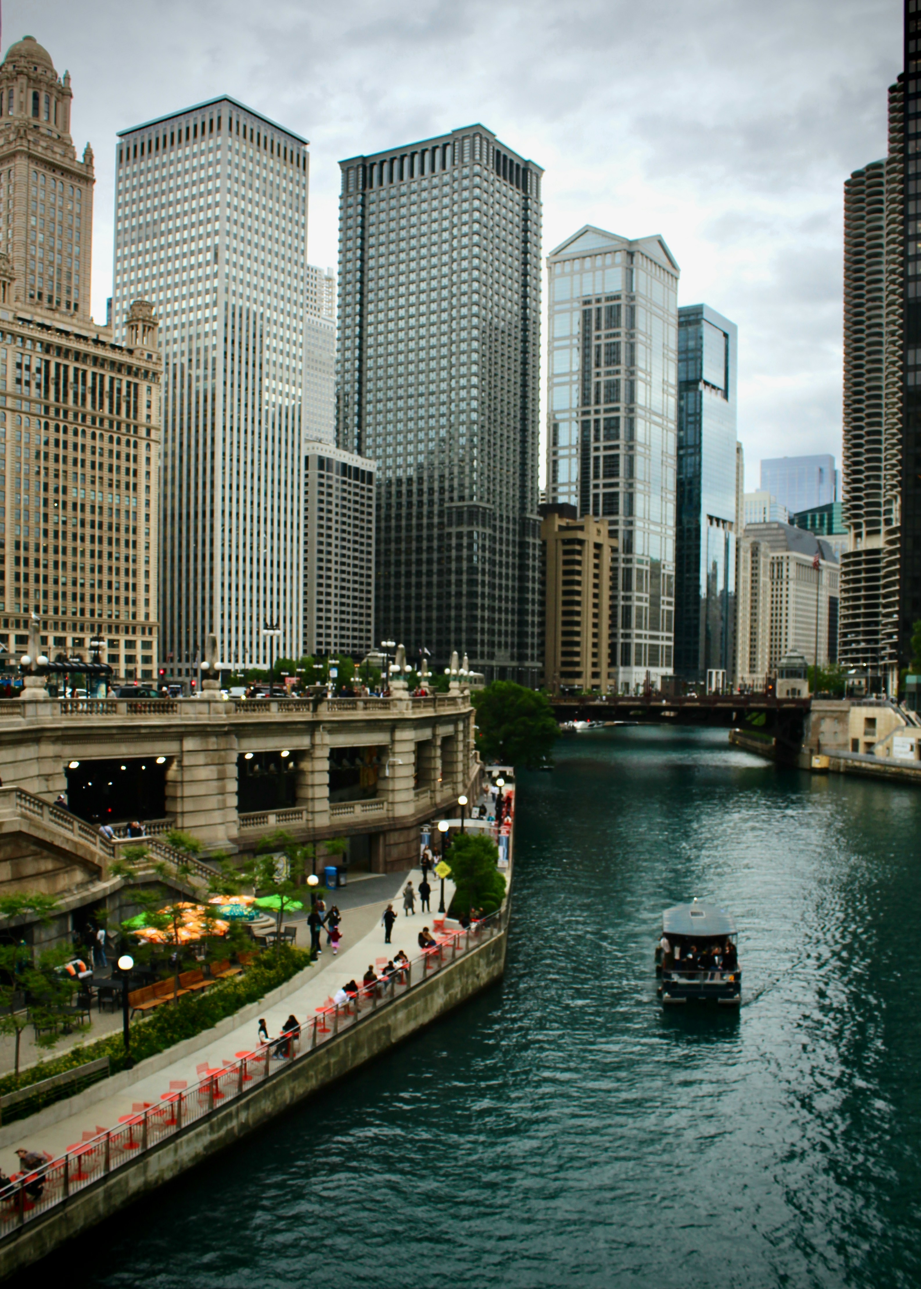 City Promenade Along the Chicago River: Skyscrapers and Waterfront