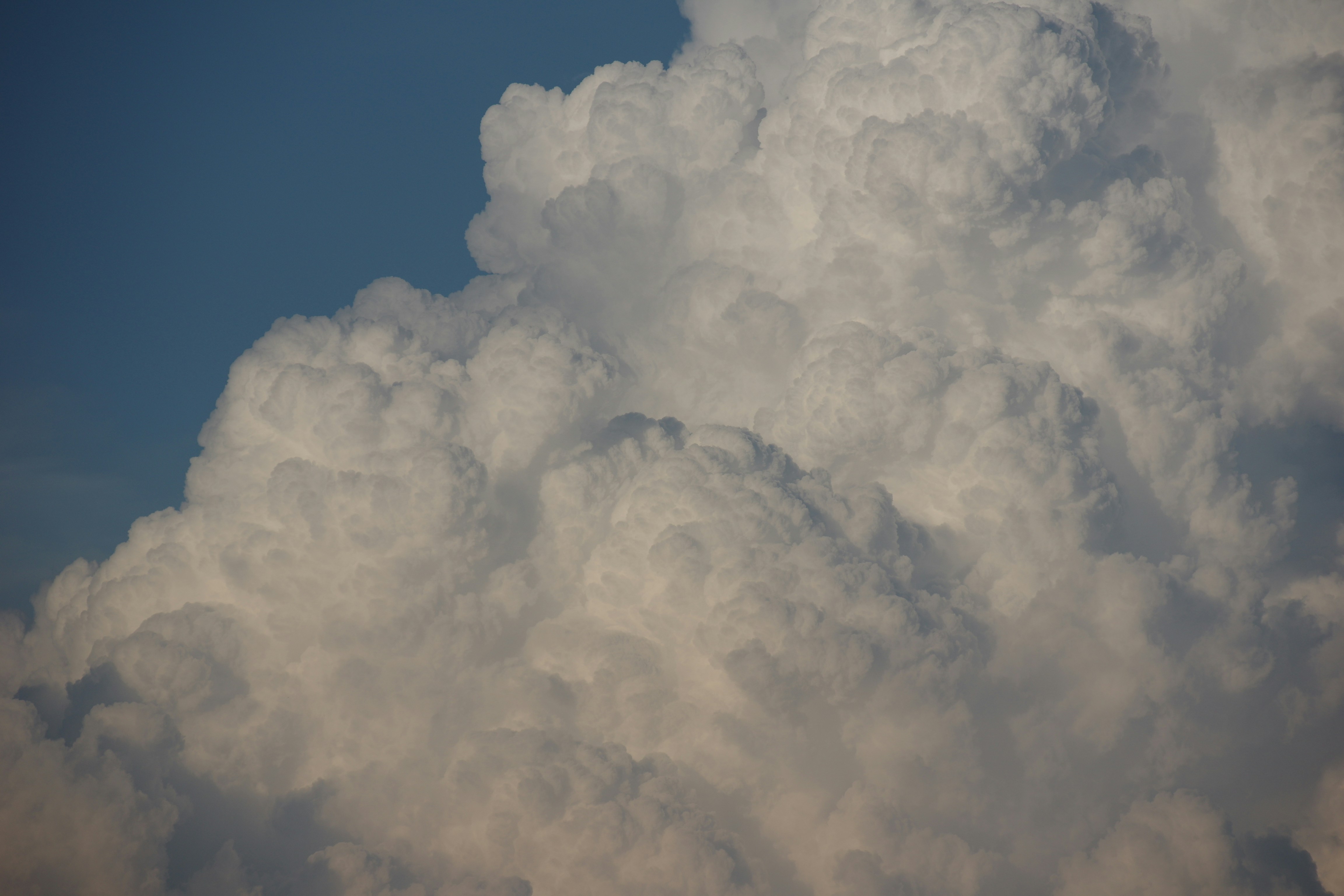 Cloudscape Crest: Sunlit Volumes Over a Quiet Skyline