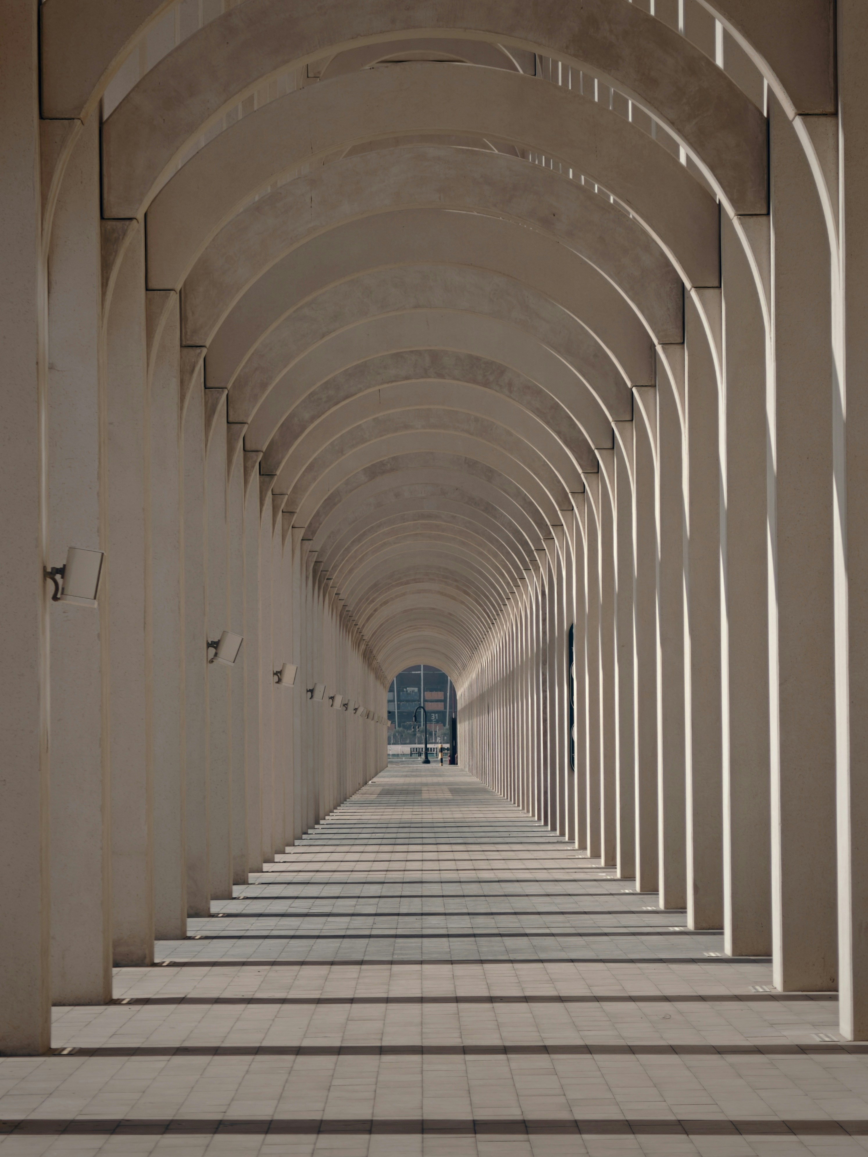 Symmetric Arcades: A Vanishing-Colonnade Walkway