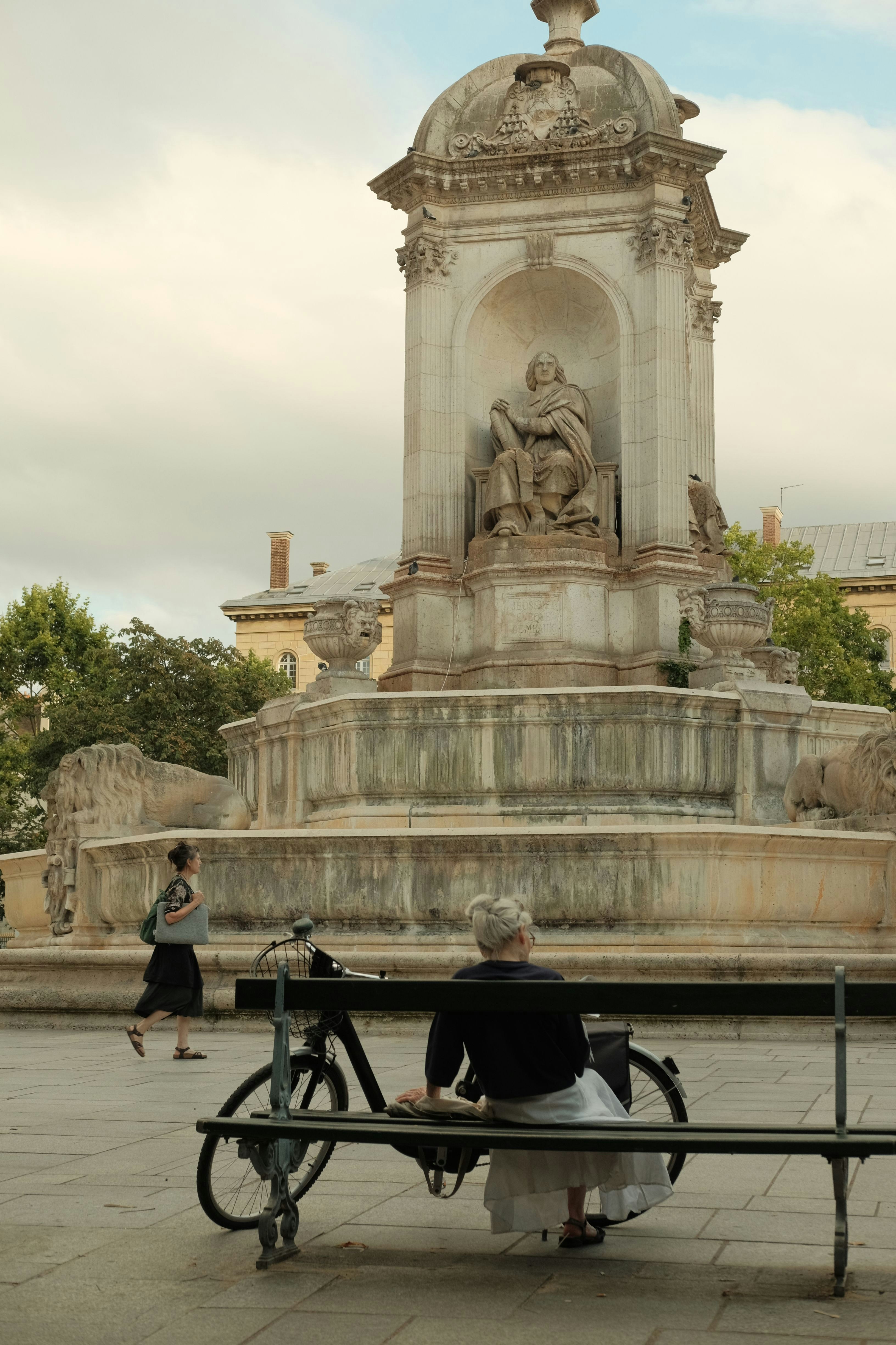 Quiet Bench, Grand Fountain: A Moment of Rest by Classical Carving