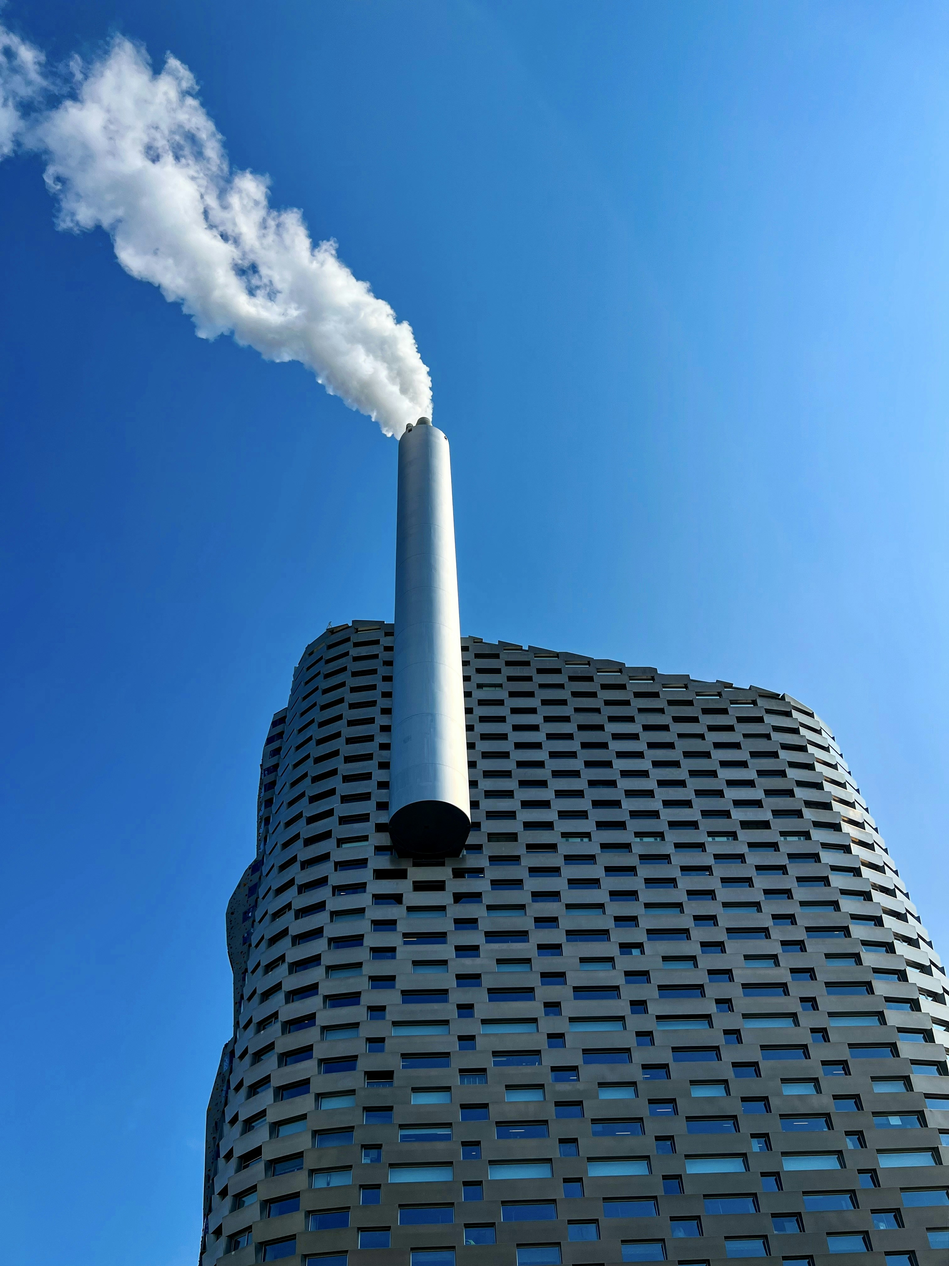 Chimney Aria: A Skyscraper Exhaling Sky