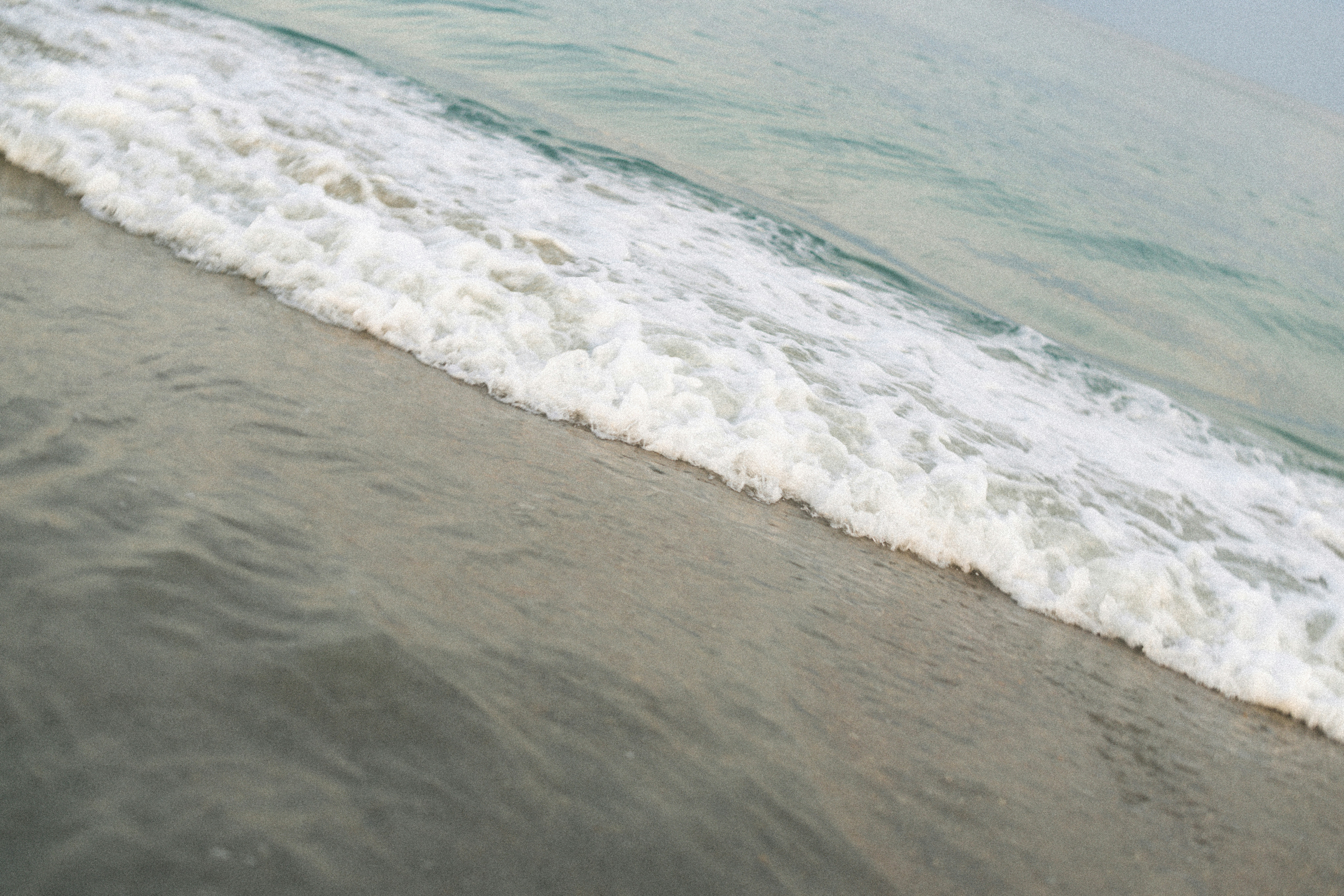 Sloped Shoreline: Gentle Tide and Sandline