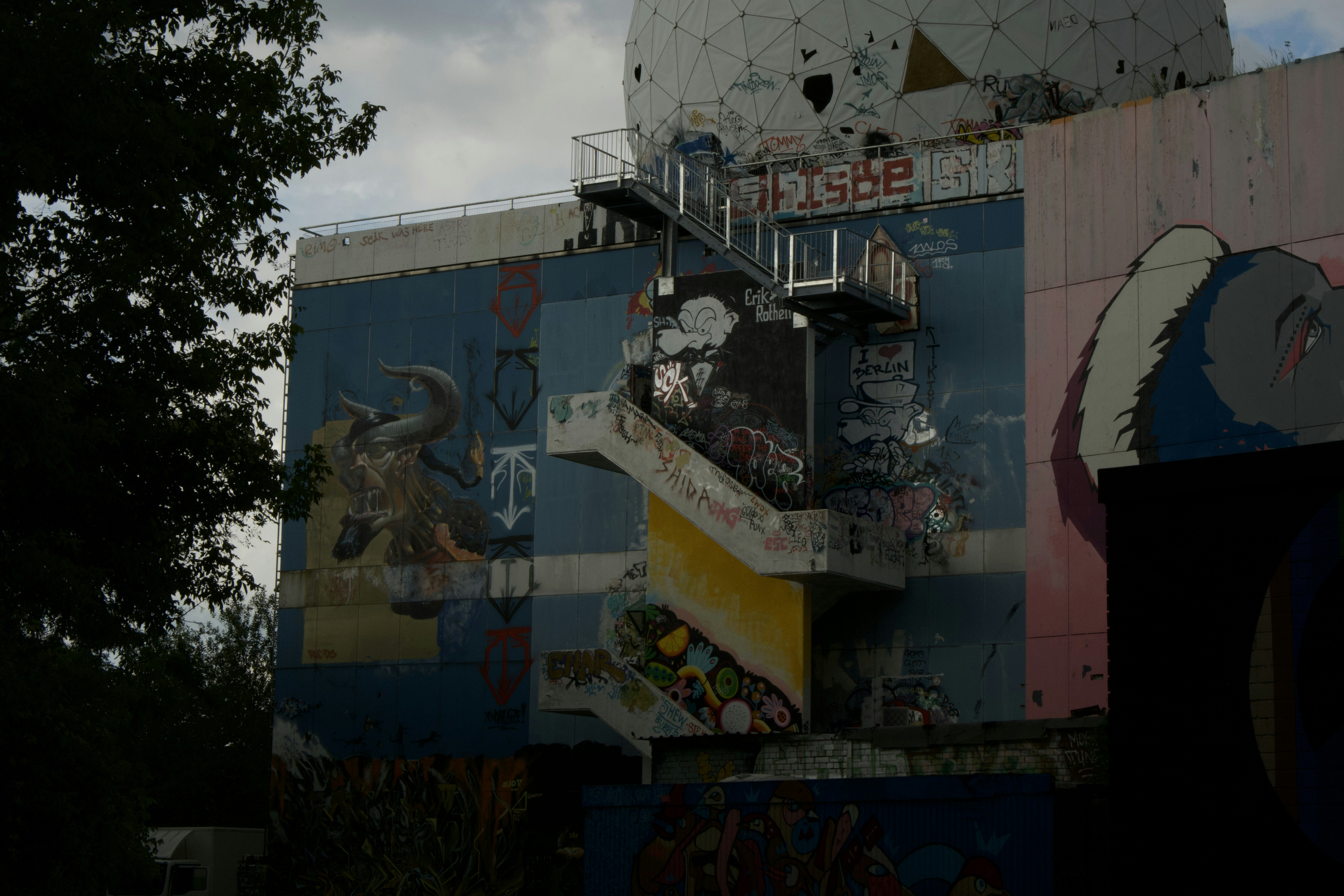 Graffitied Concrete: A Daring Facade Under a Geodesic Dome