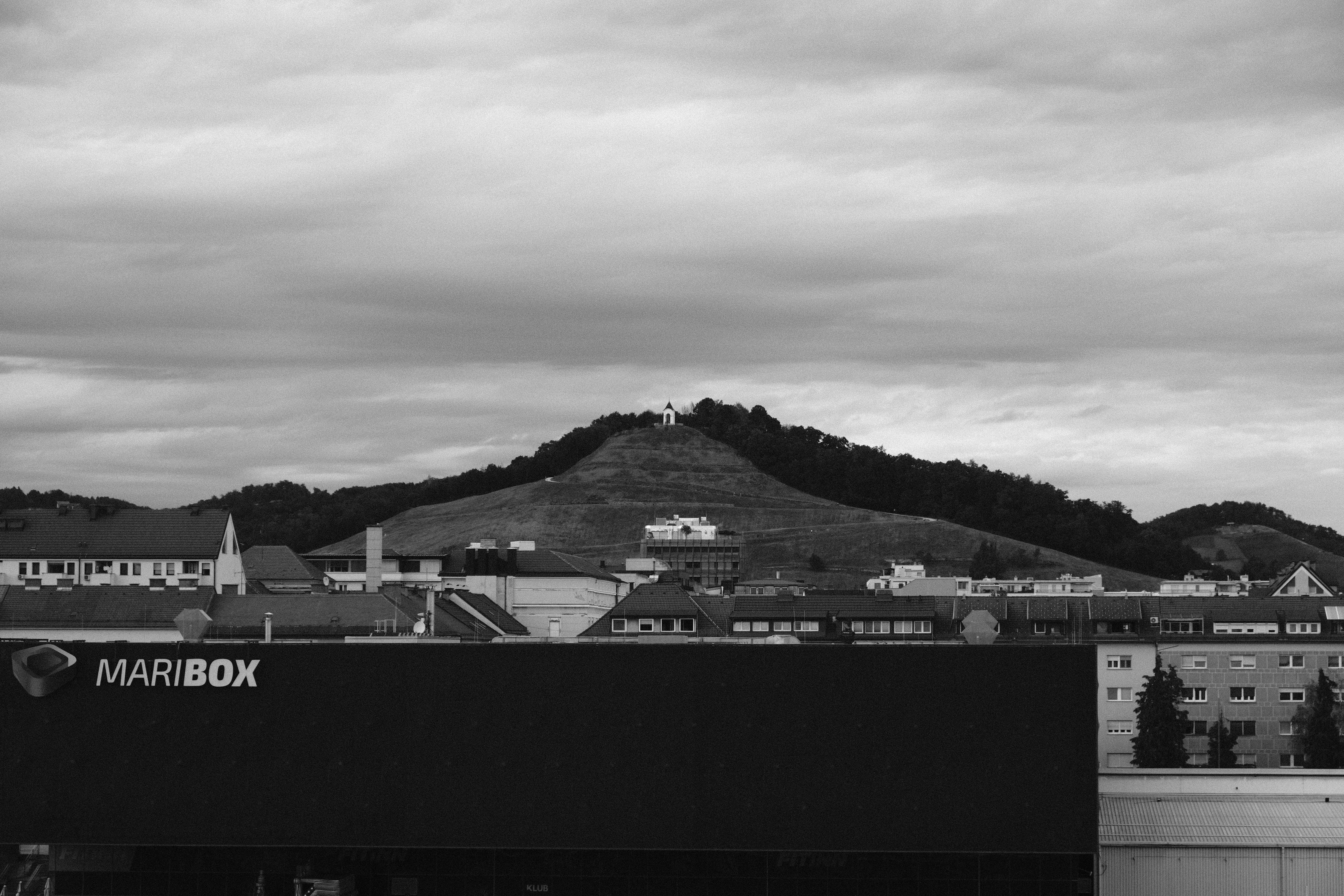 Maribox on the Ridge: A Quiet Urban Crest