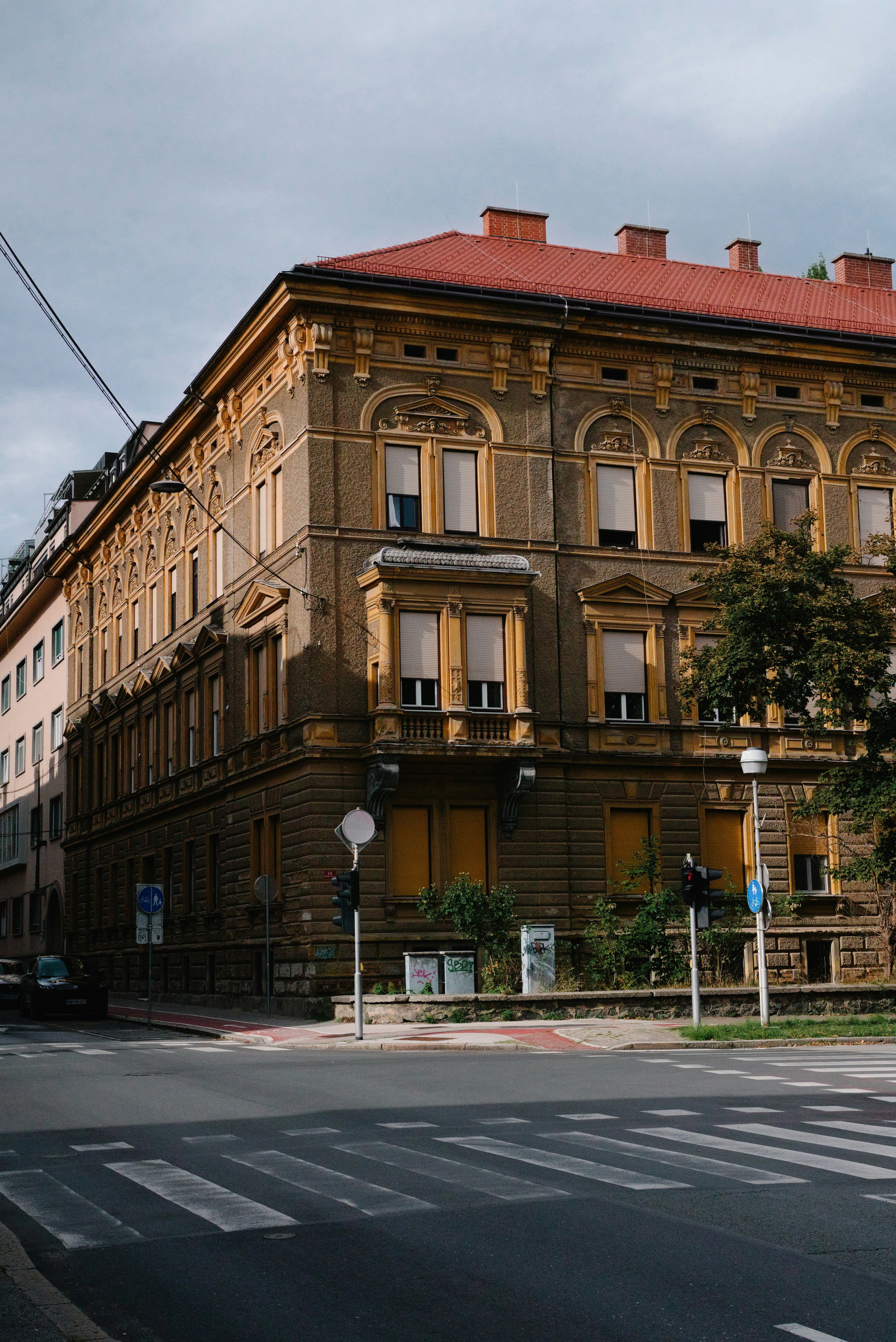 Cornered Facade: A Forgotten Streetcorner Reliant on Ornament