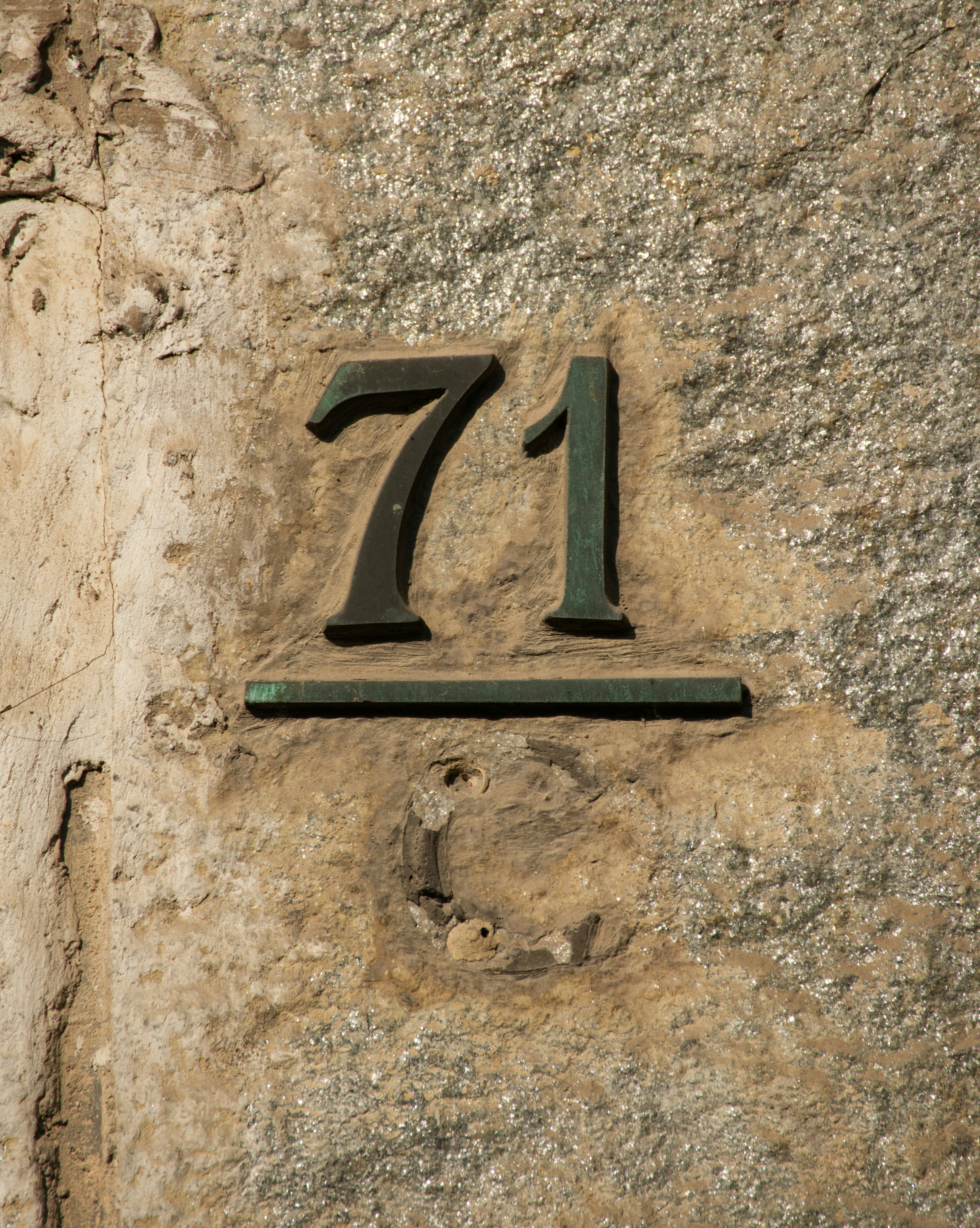 Stonehouse Address: The Weathered 71 Beneath a Mountain of Texture