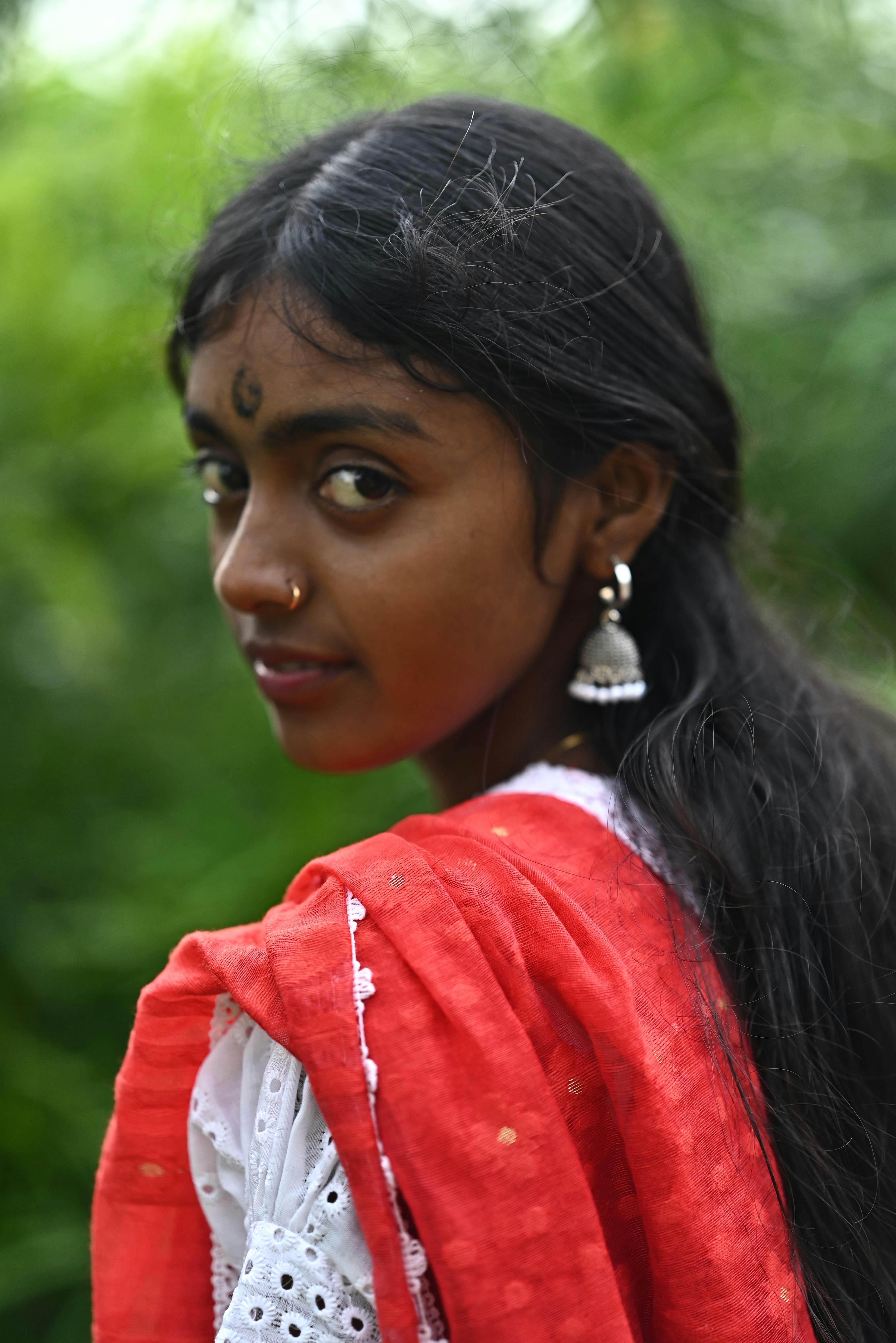A Quiet Portrait Amid Verdant Backdrop
