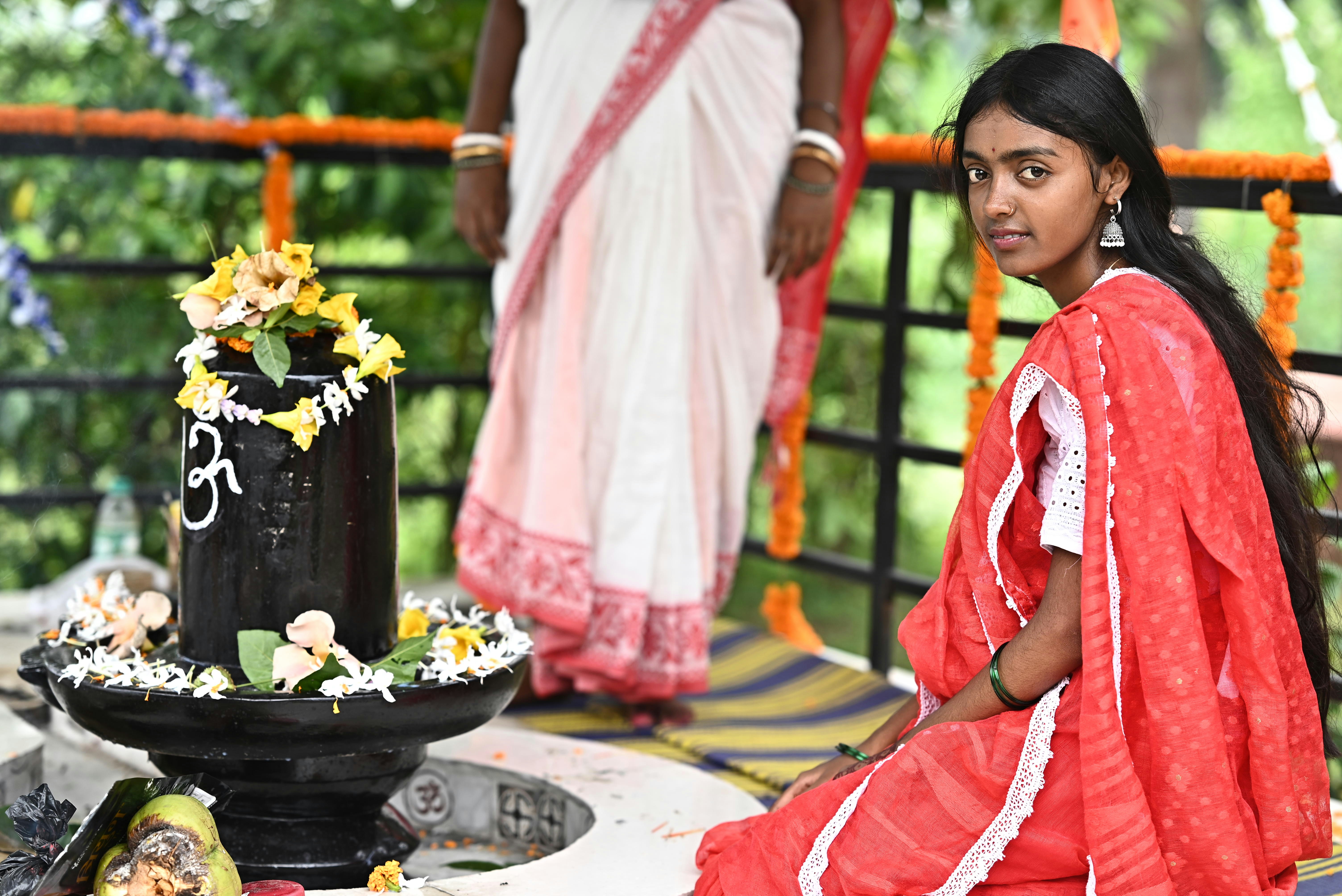 Red Saree Reverie at a Sacred Moment